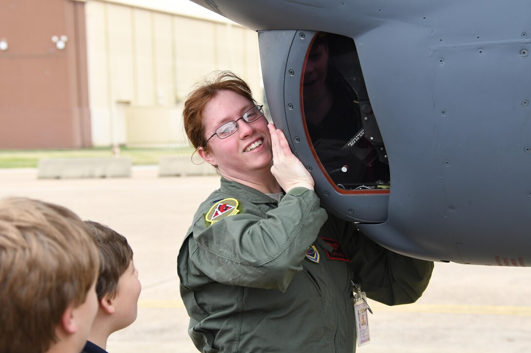 Students Go Into the Belly of B-52
