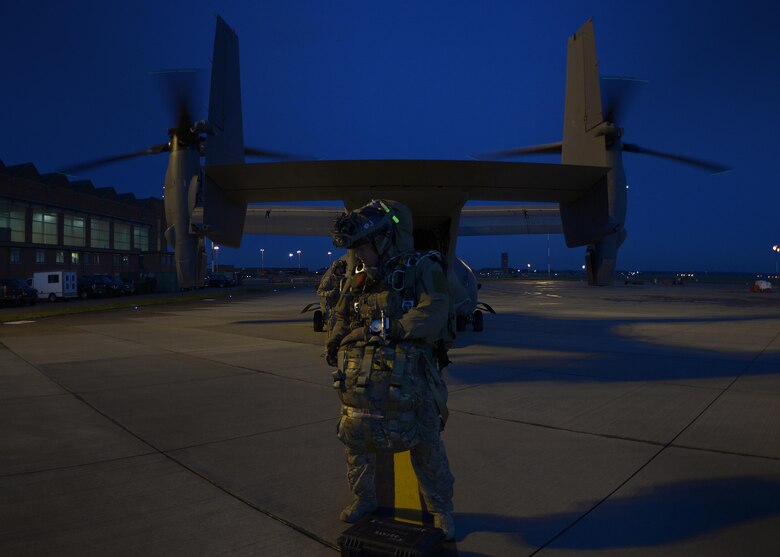 321st STS jumpmaster performs advance-level training > Air Force ...