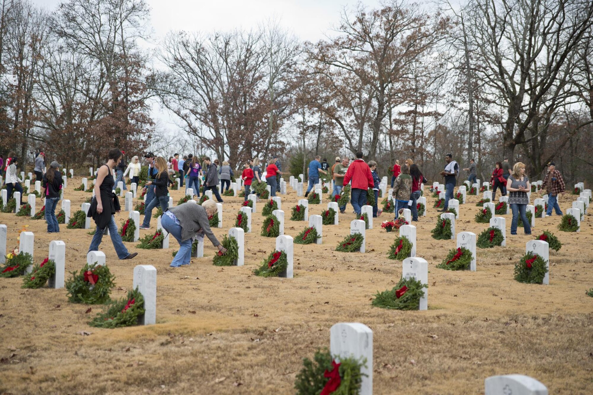 Wreaths Across America honors veterans > 913th Airlift Group > Article ...