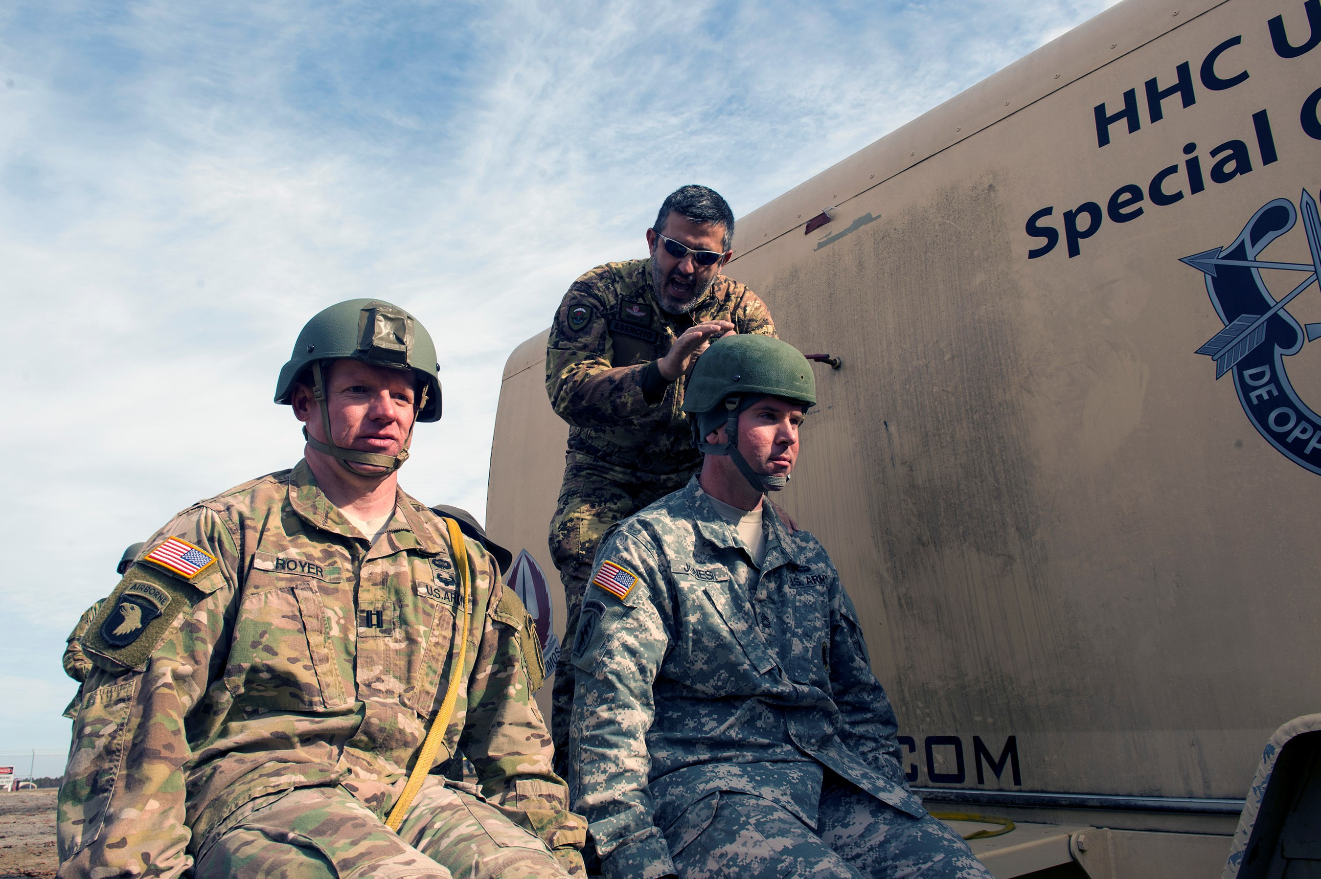 Multinational paratroopers fill NC skies > Air Combat Command > Article ...