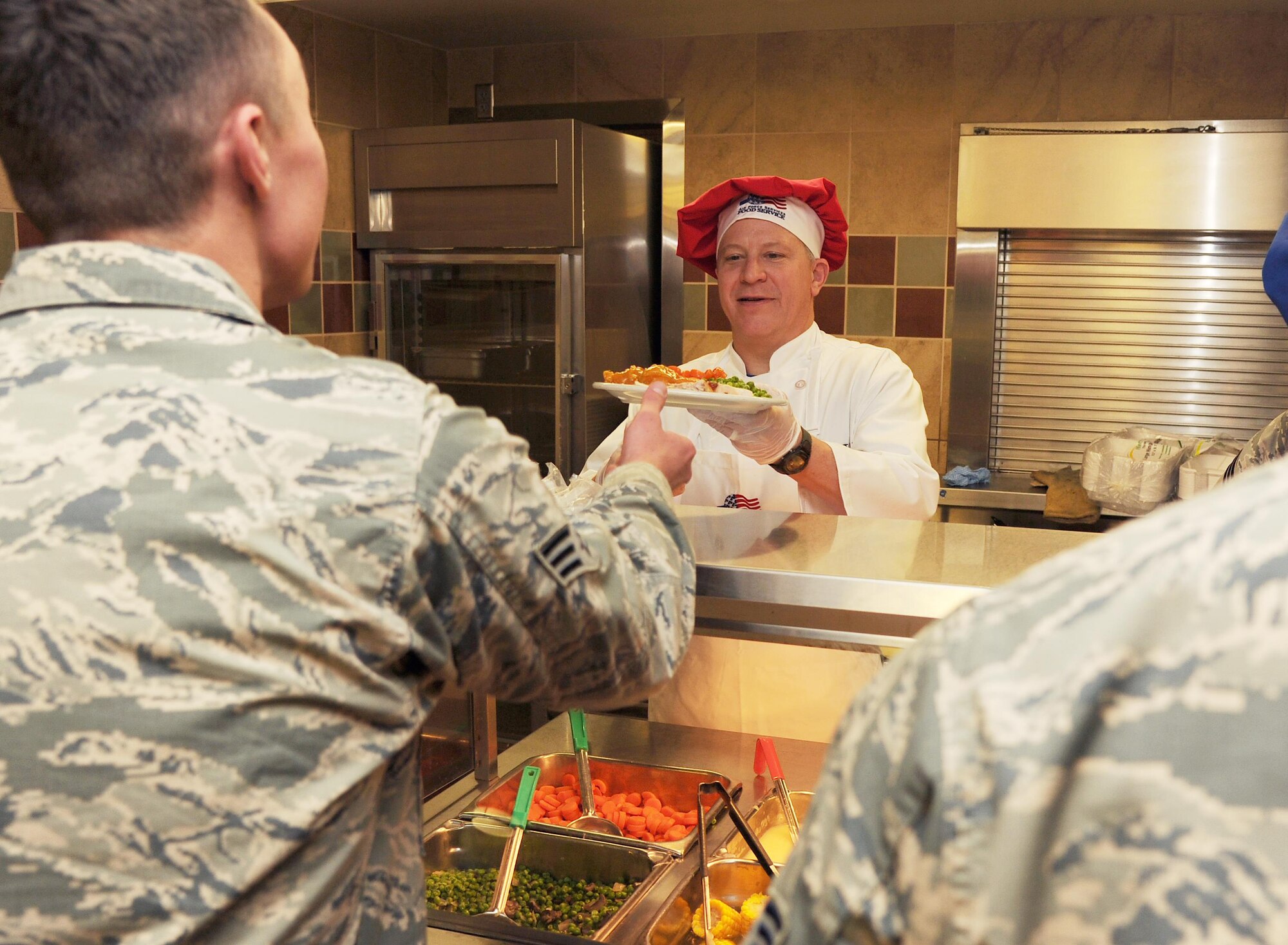 Senior leaders serve up holiday meal > 302nd Airlift Wing > Article Display