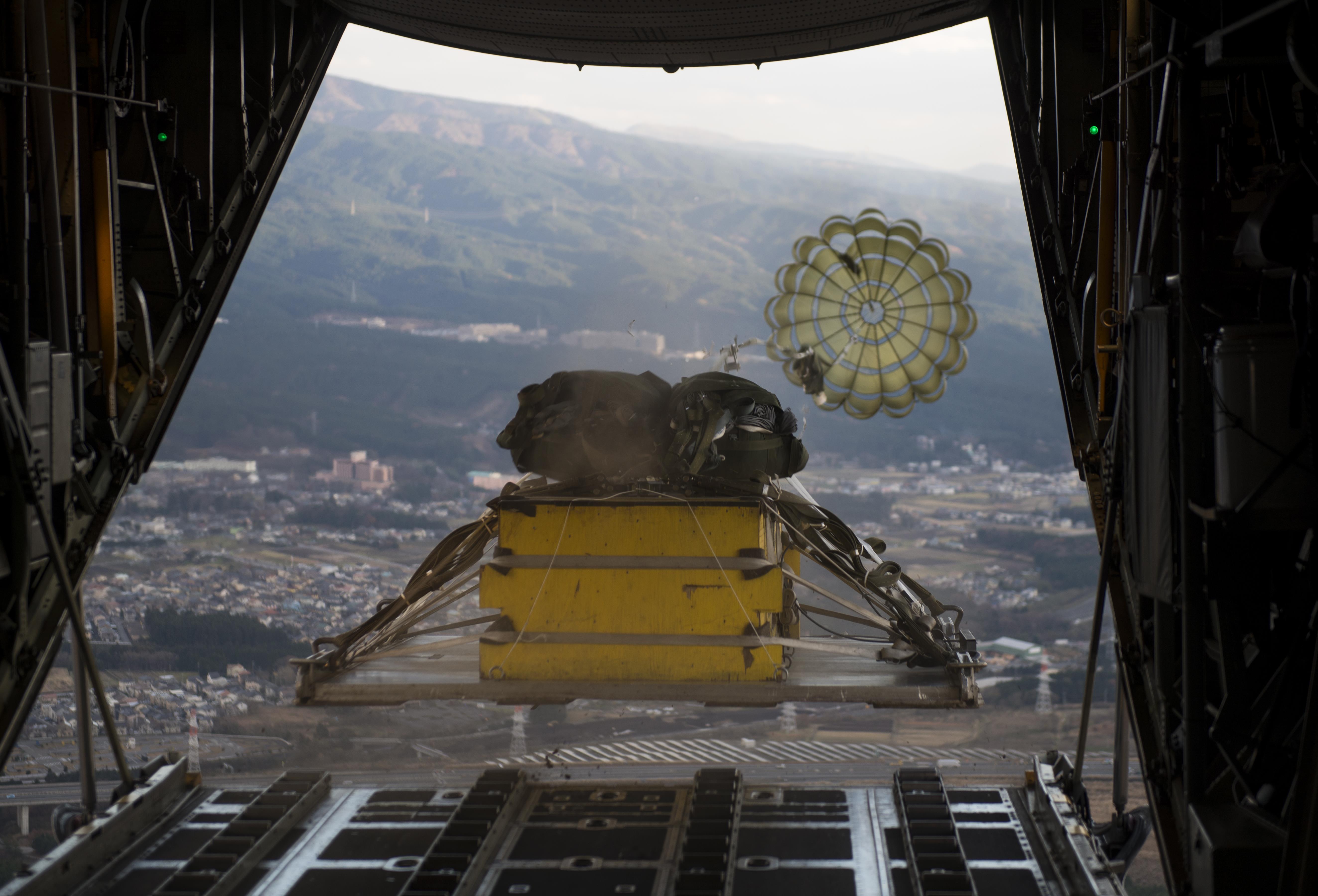 The last cargo drop of the year > Yokota Air Base > Article Display