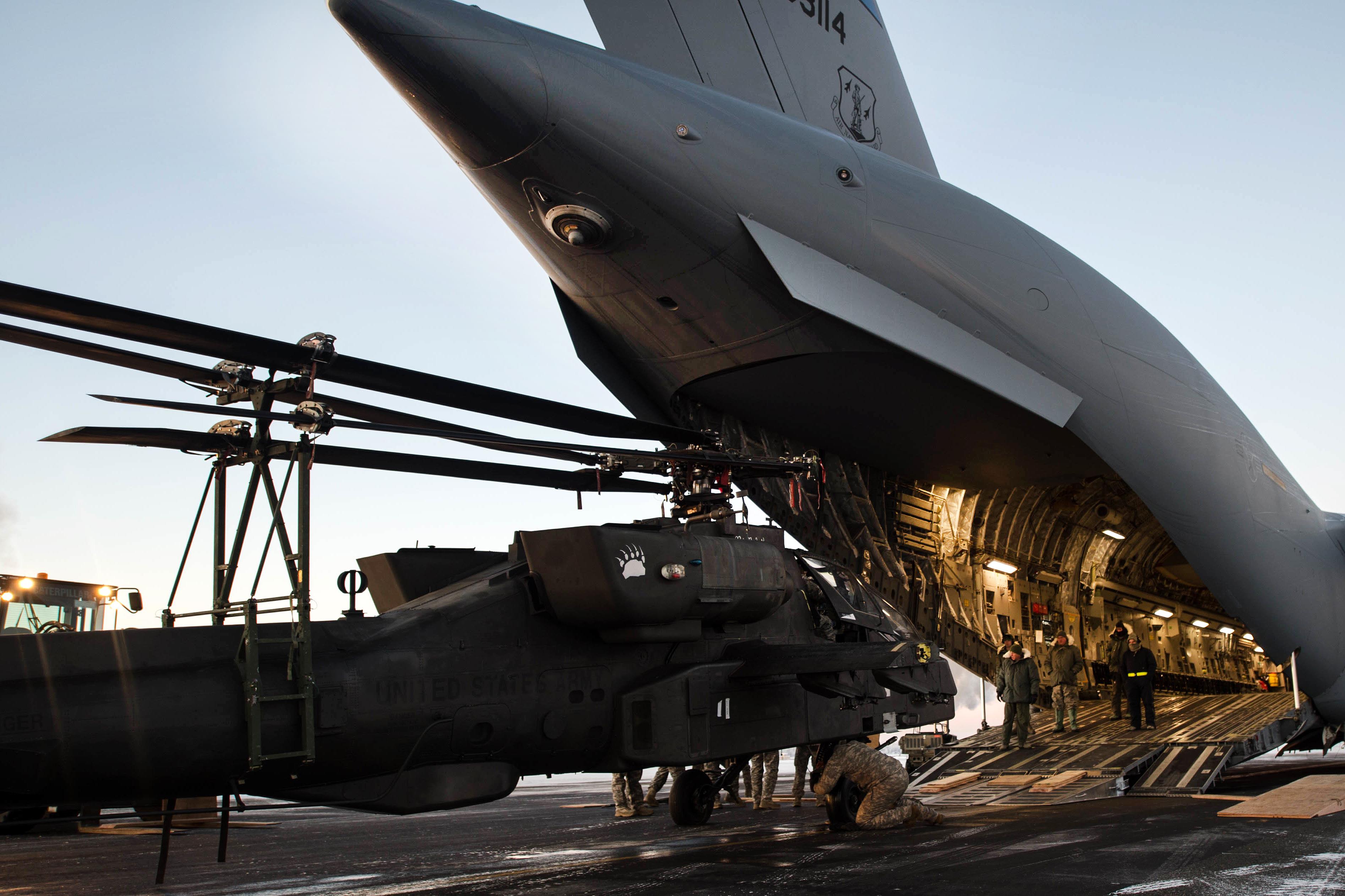 c17 loading helicopter