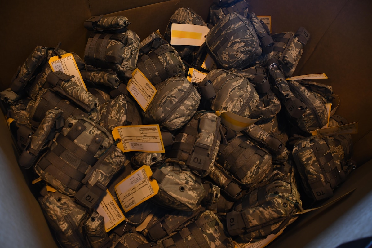 Al Udeid Airmen volunteer to build JFAK’s for theater operations > U.S ...