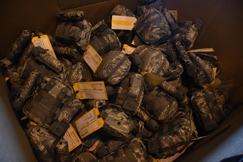 Al Udeid Airmen volunteer to build JFAK’s for theater operations > U.S ...