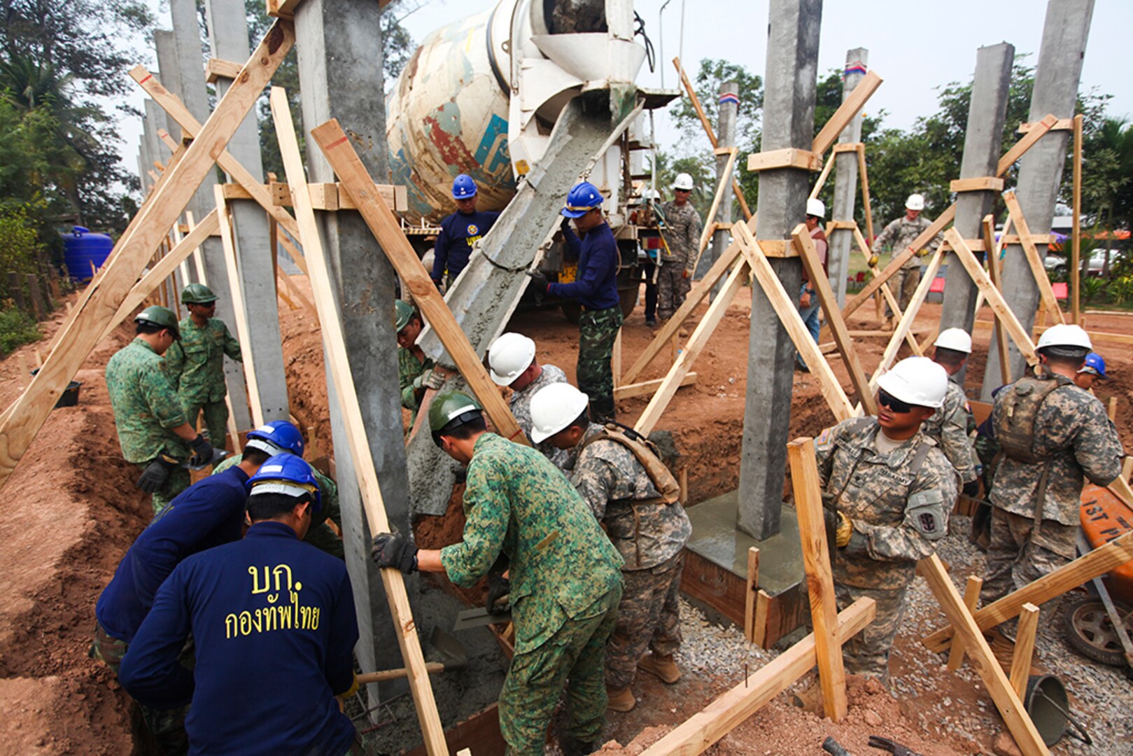 Three Nations' Armies Improve Local Thai School > U.S. Indo-Pacific ...