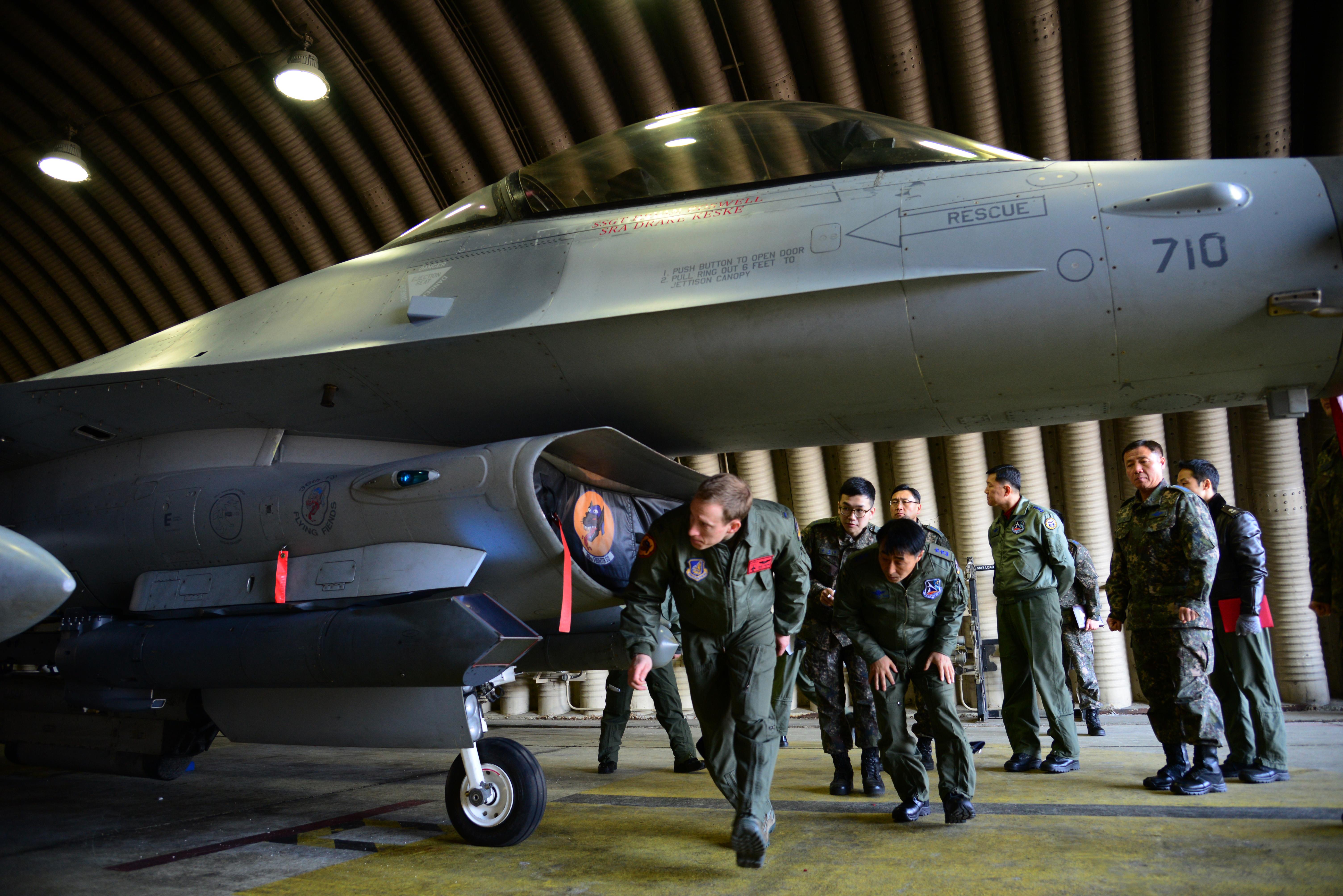 ROKAF General tours 51st Fighter Wing