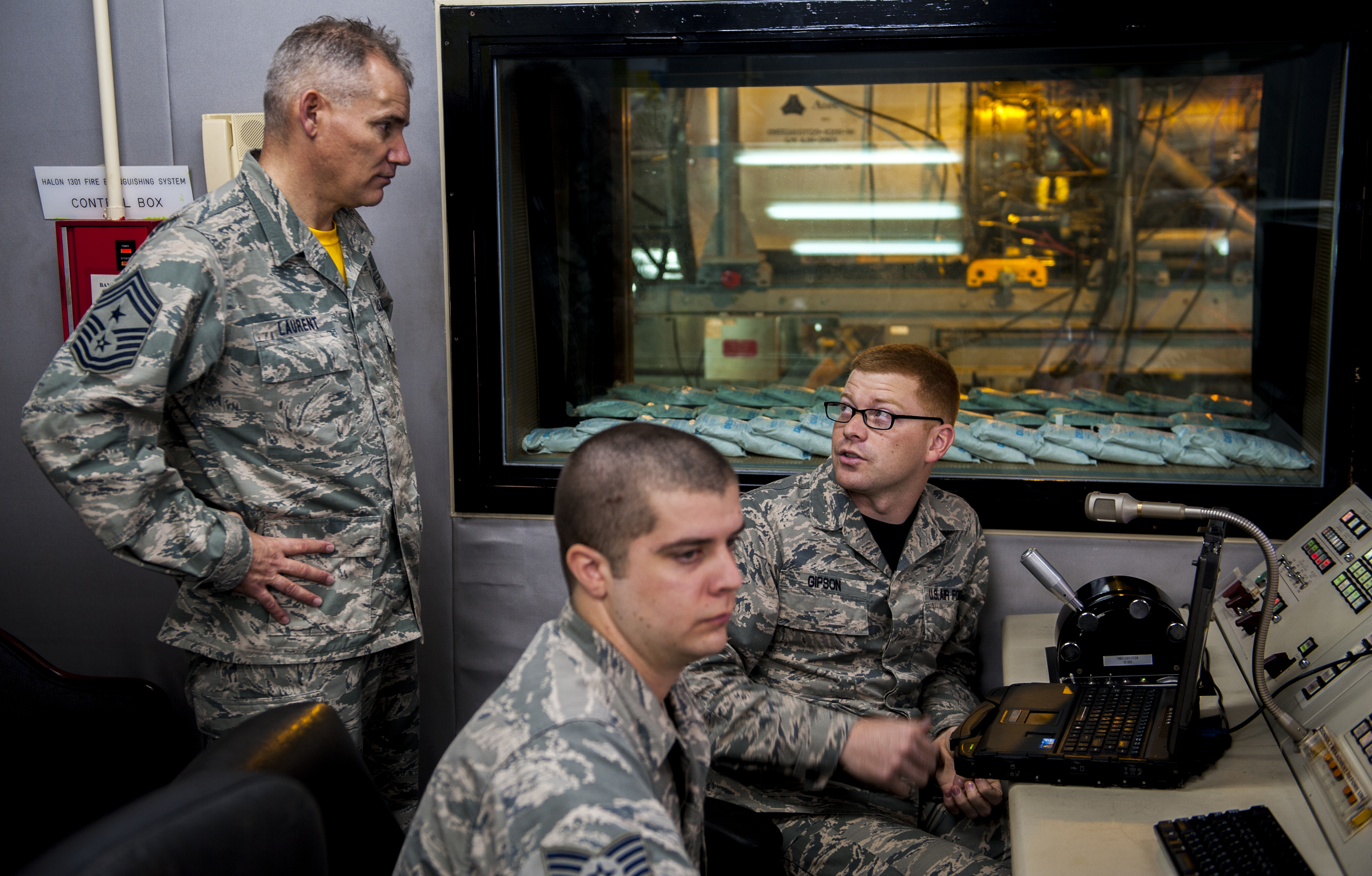 USFJ/5th AF command chief visits Kadena