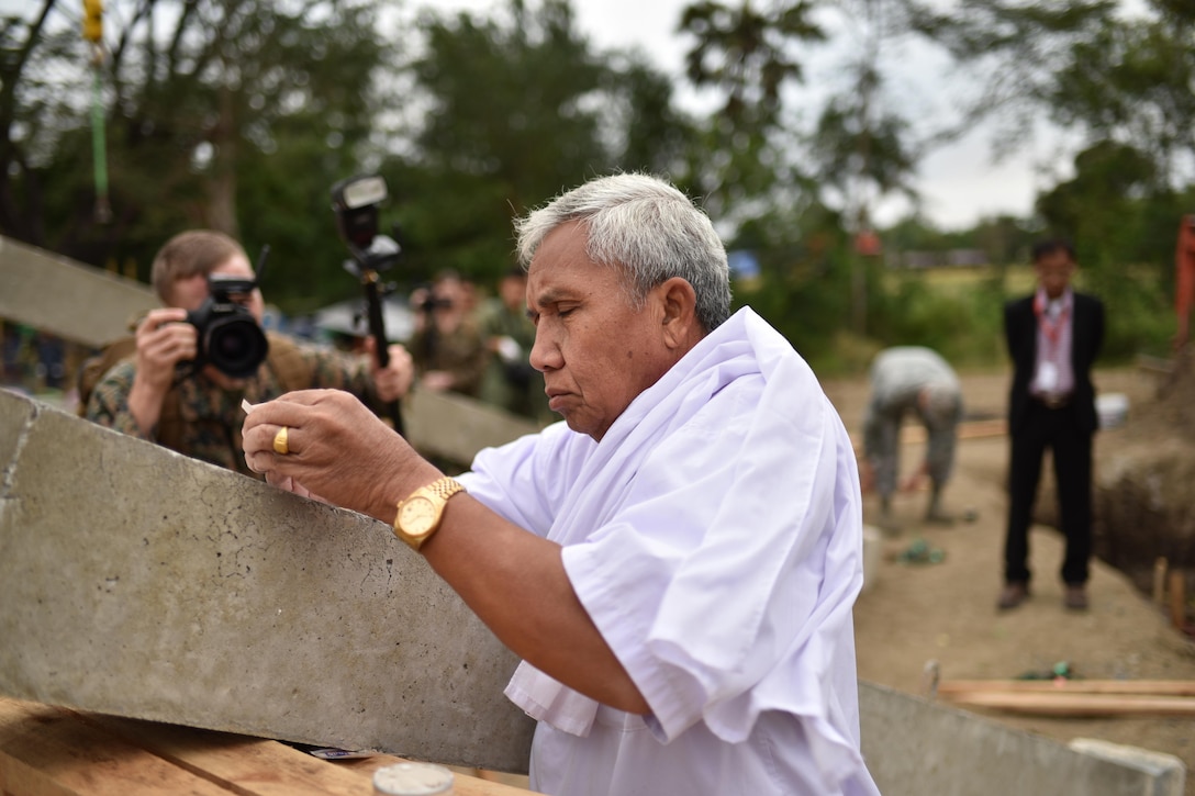 Cobra Gold 2016 Pillar Dedication Ceremony: Wuat Ban Mak School