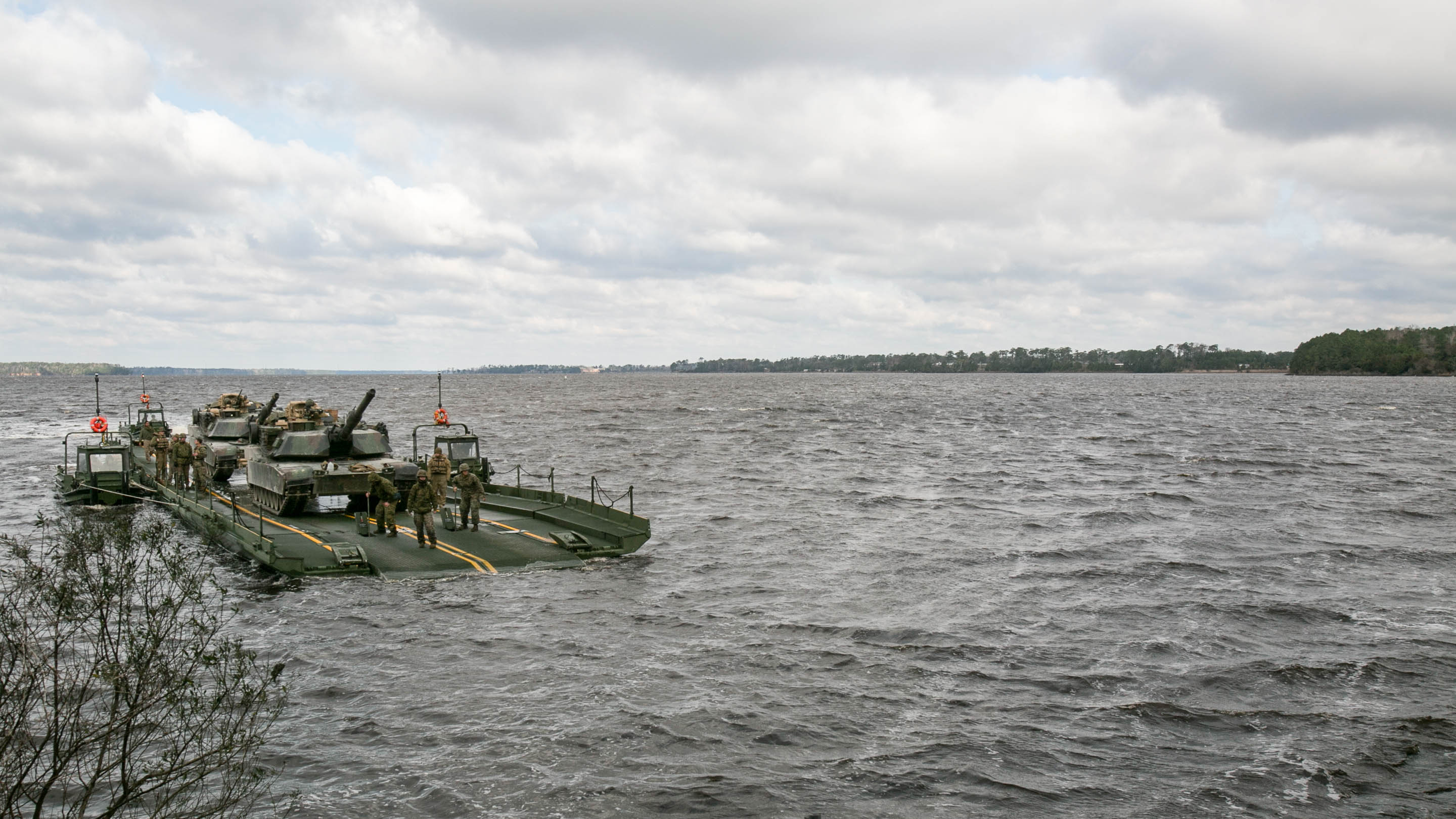 Floating tanks: Bridge Co. provide better mobility to 2nd Tanks ...