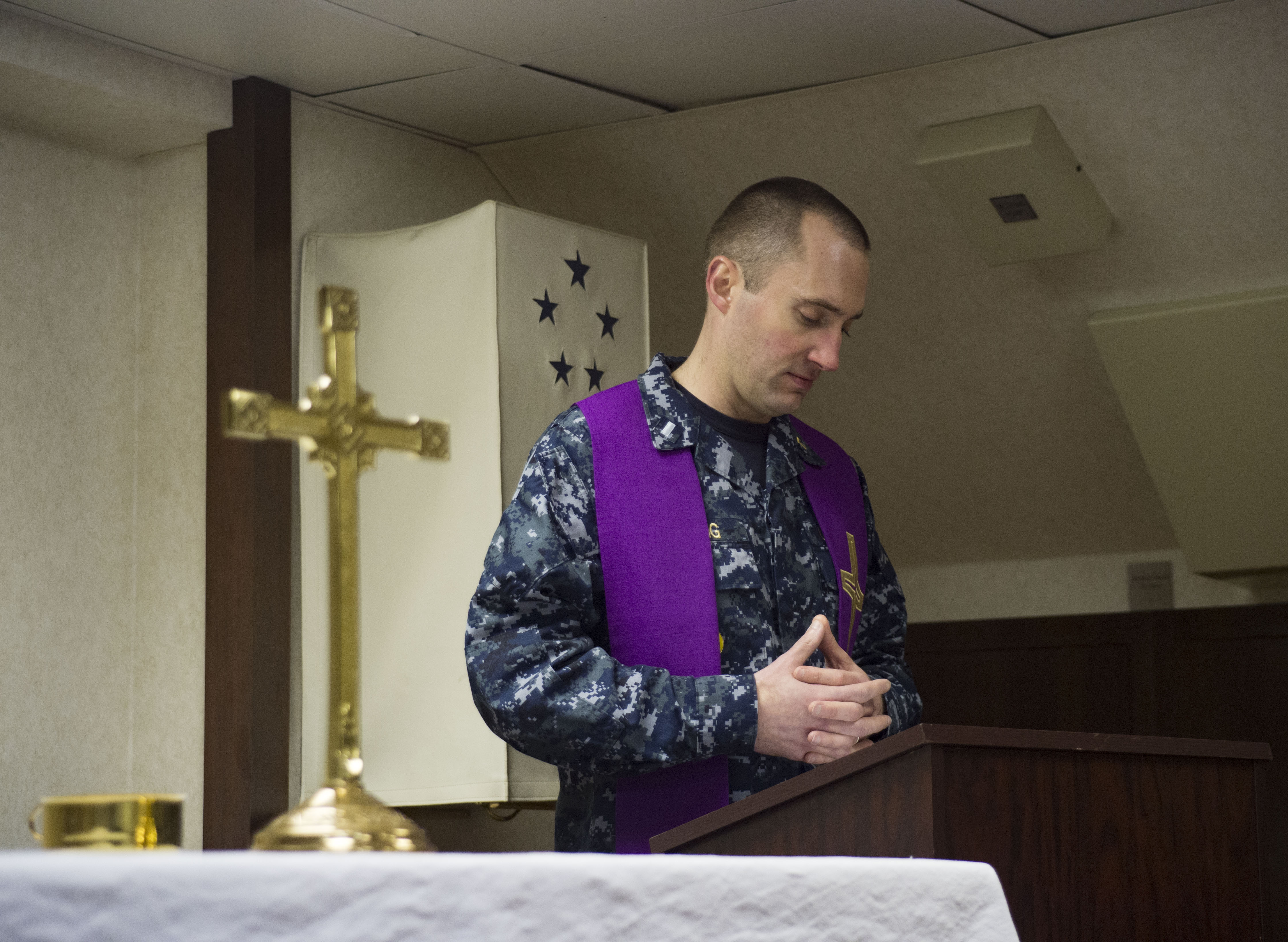 Ike Helps Chaplain Candidates Find Their Path > United States Navy ...