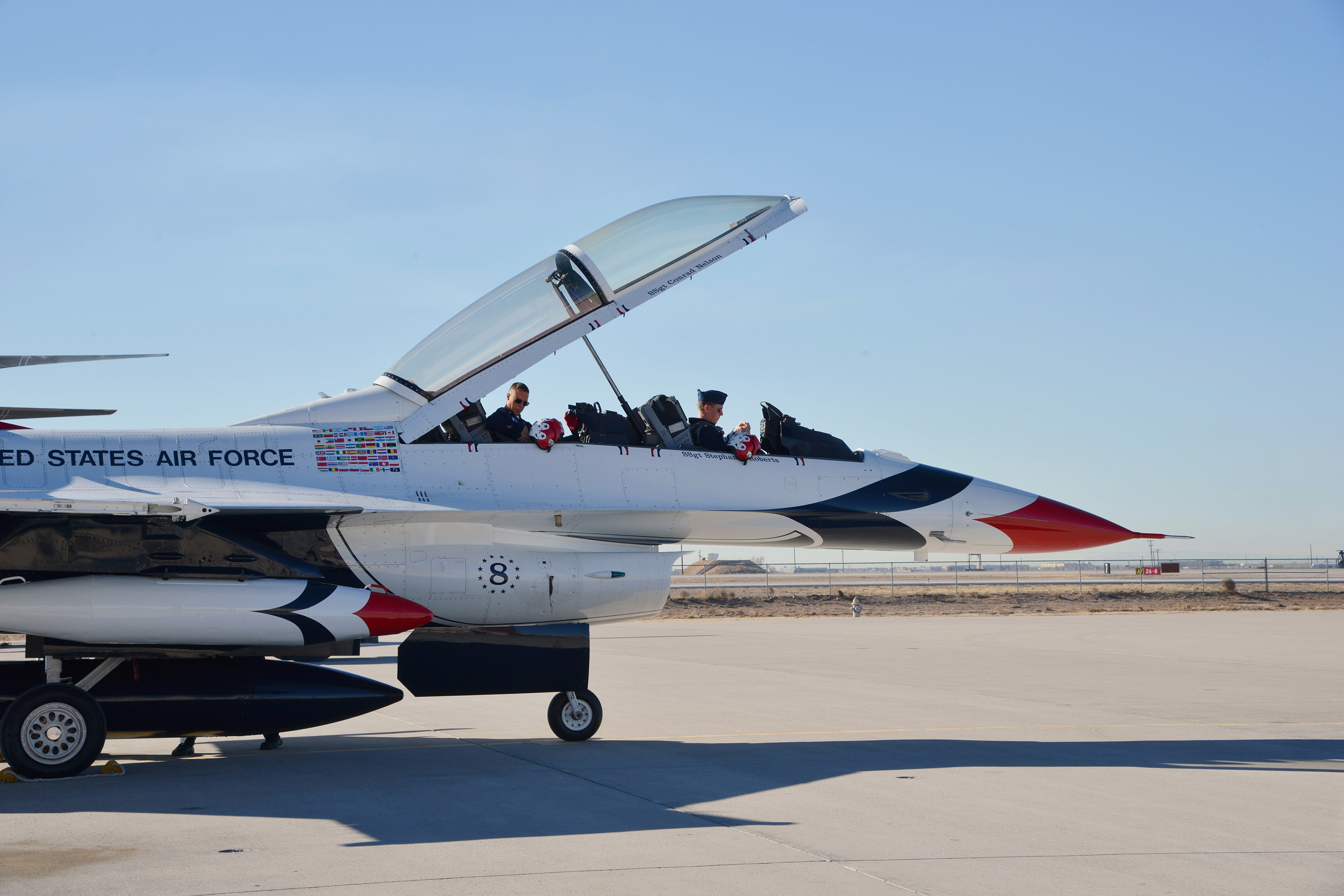 Thunderbirds pilot visits Kirtland in advance of air show > Kirtland ...