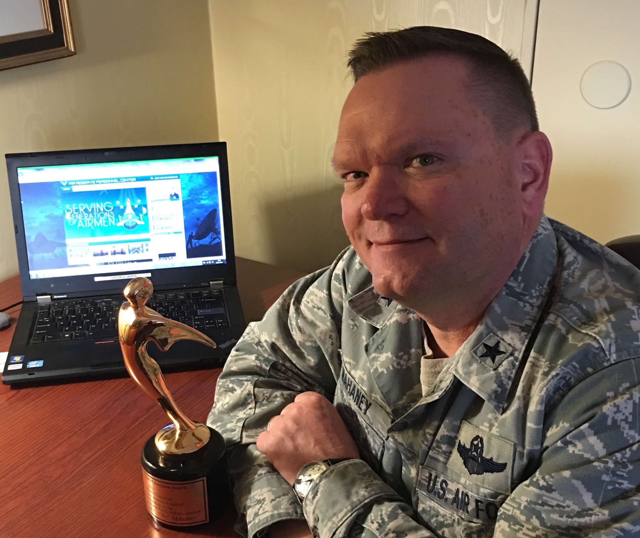 Air Force Reserve Command crowns public affairs champ > Air Force ...
