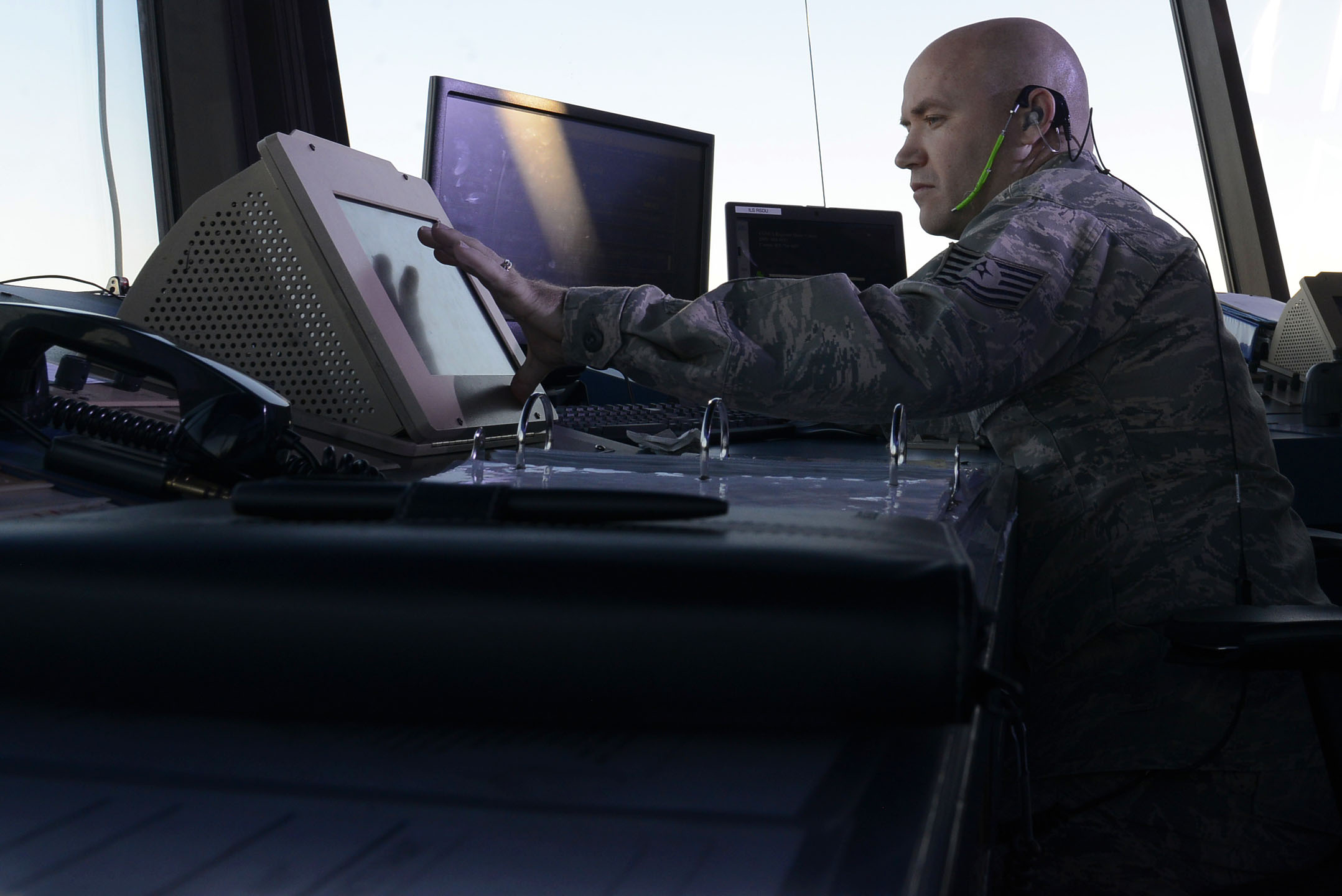 Control tower Airmen over-watch flightline, keeps pilots safe > Shaw ...