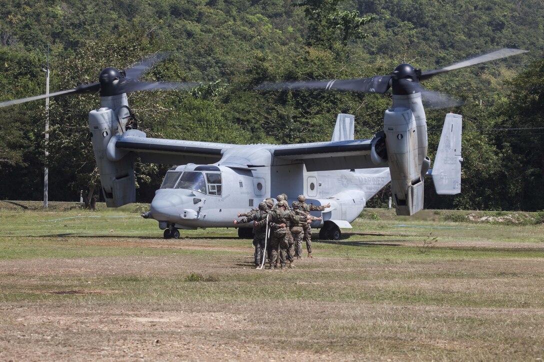 SPIE rigging with U.S., Thai and Republic of Korea Marines