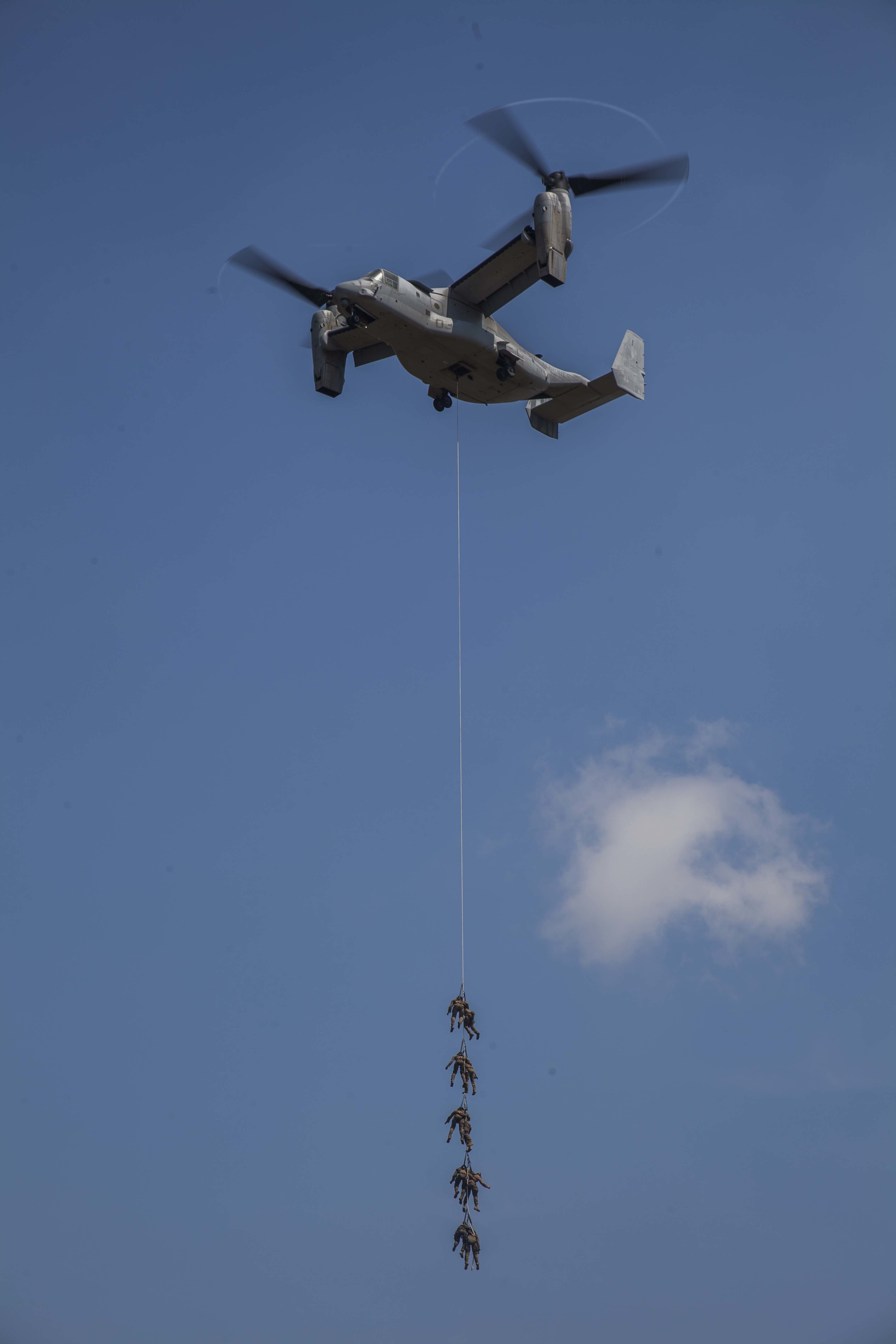 SPIE rigging with U.S., Thai and Republic of Korea Marines