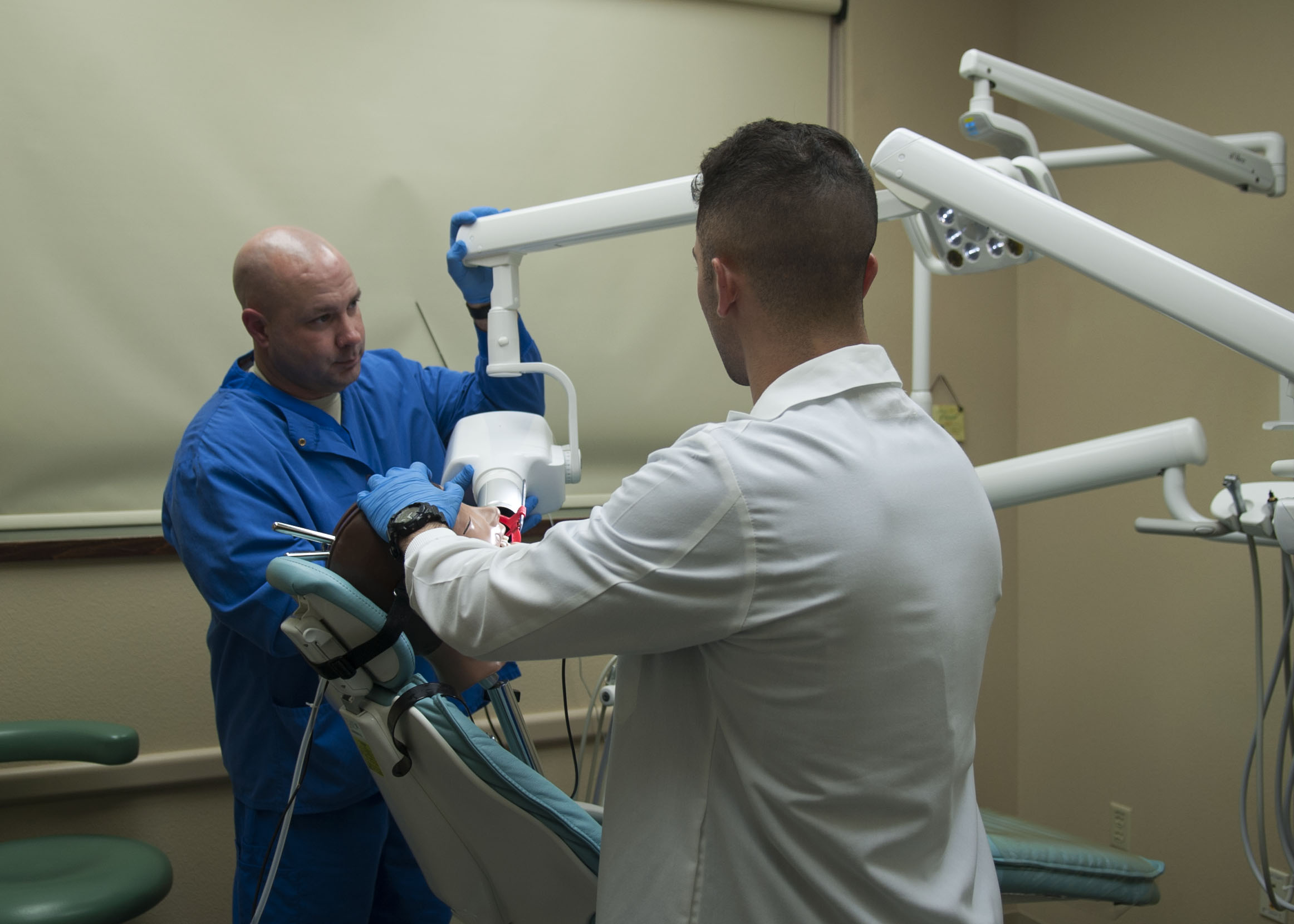 Teach the Chief: Chief Bennett visits the 7th Medical Group > Dyess Air ...