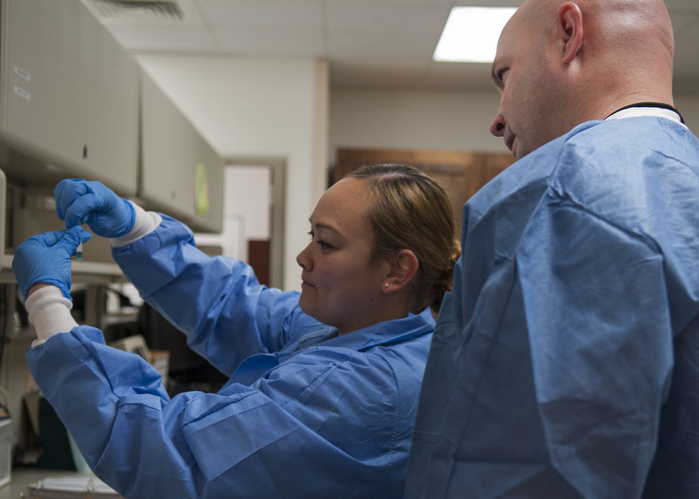 Teach the Chief: Chief Bennett visits the 7th Medical Group > Dyess Air ...