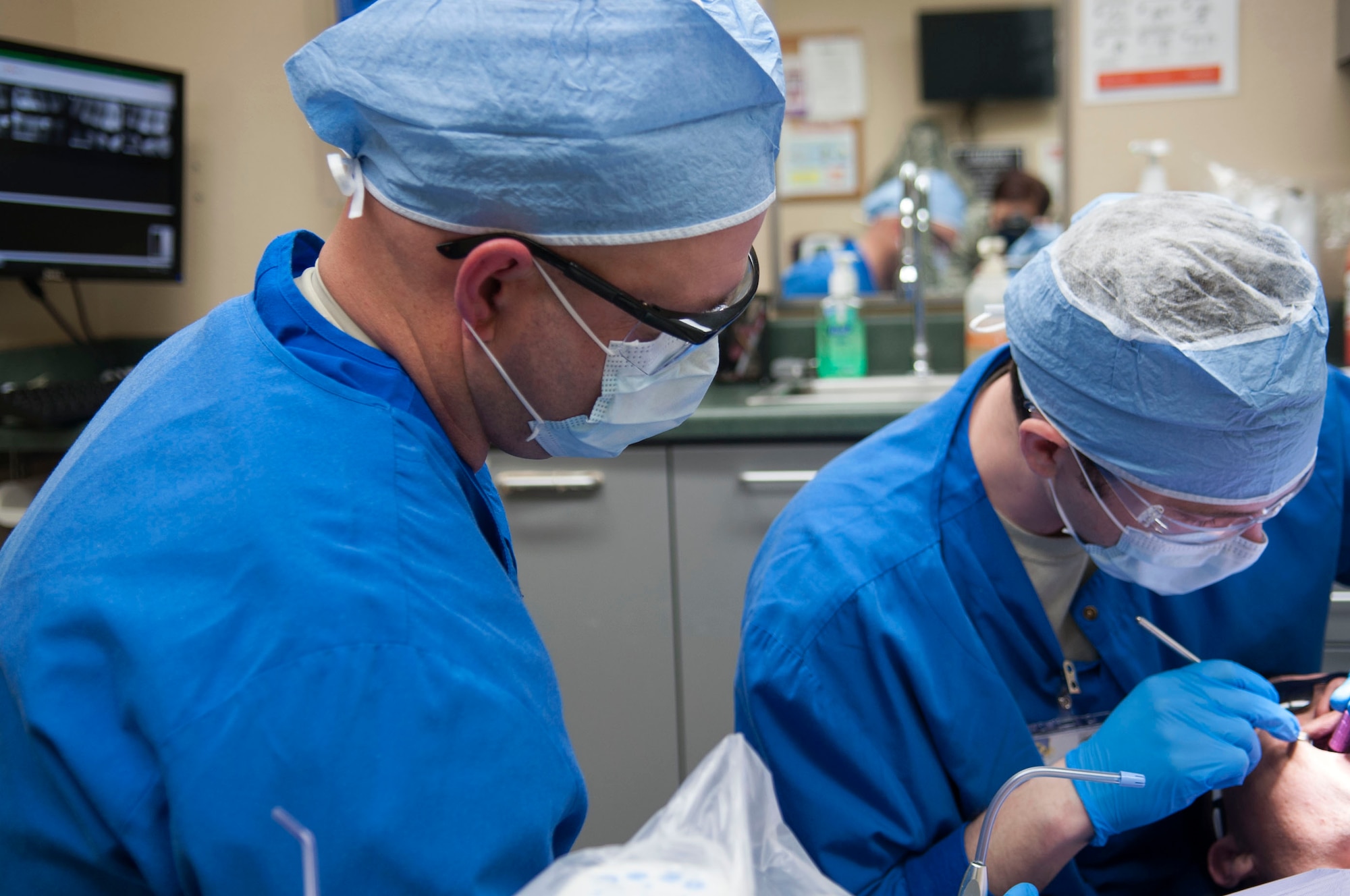 Teach the Chief: Chief Bennett visits the 7th Medical Group > Dyess Air ...