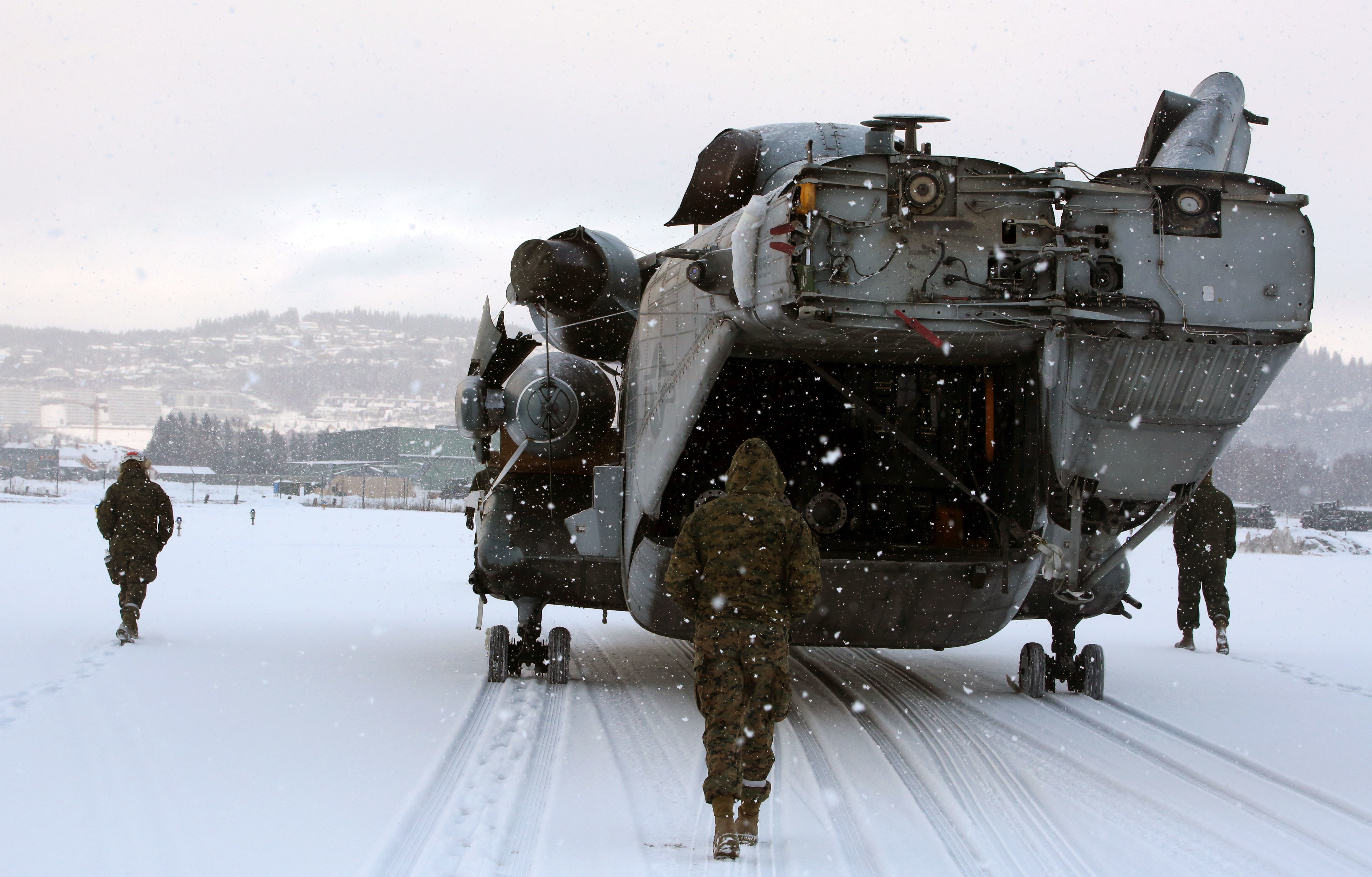Condors’ heavy helicopters lift Cold Response air support capabilities