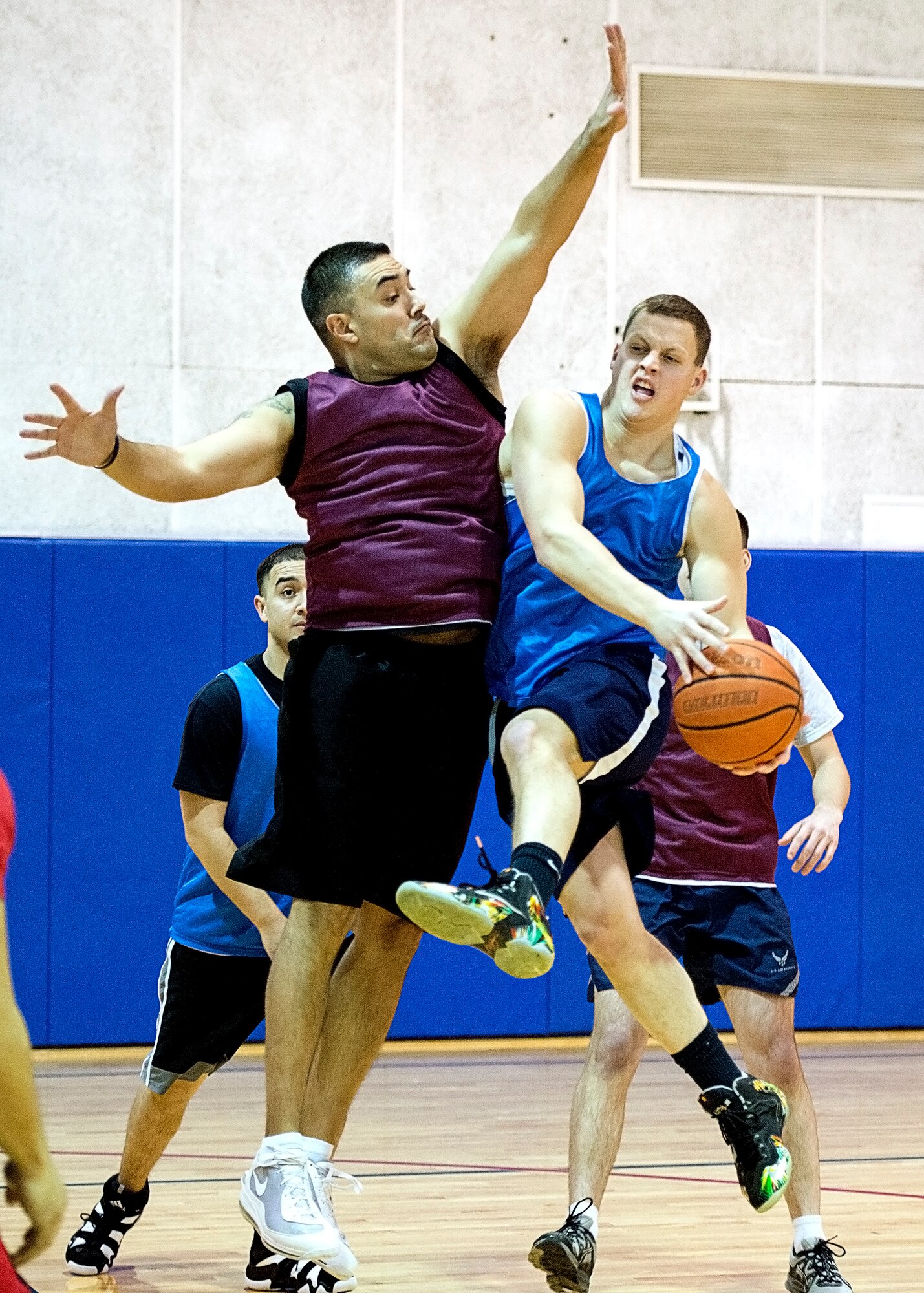 Wrap Around Pass Basketball