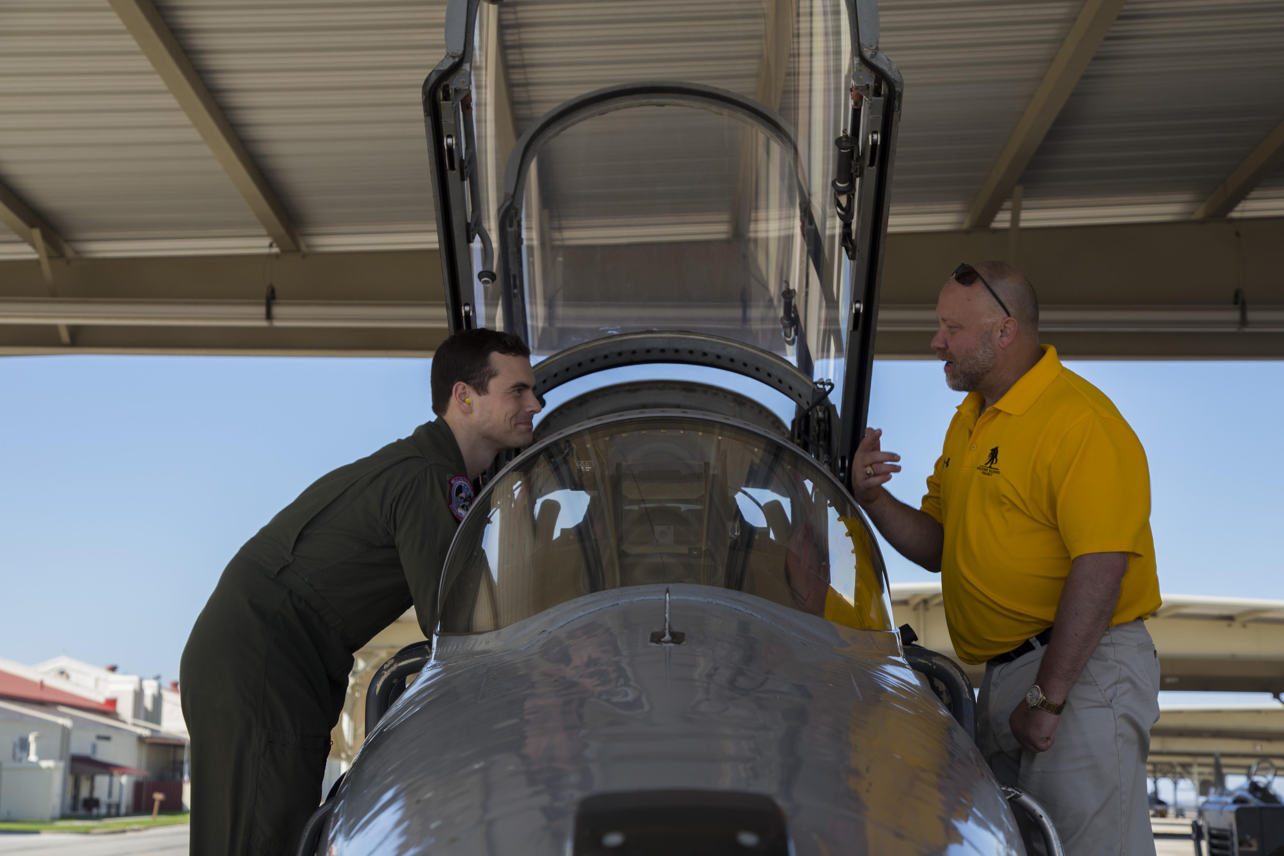 Wounded warriors visit 435th FTS