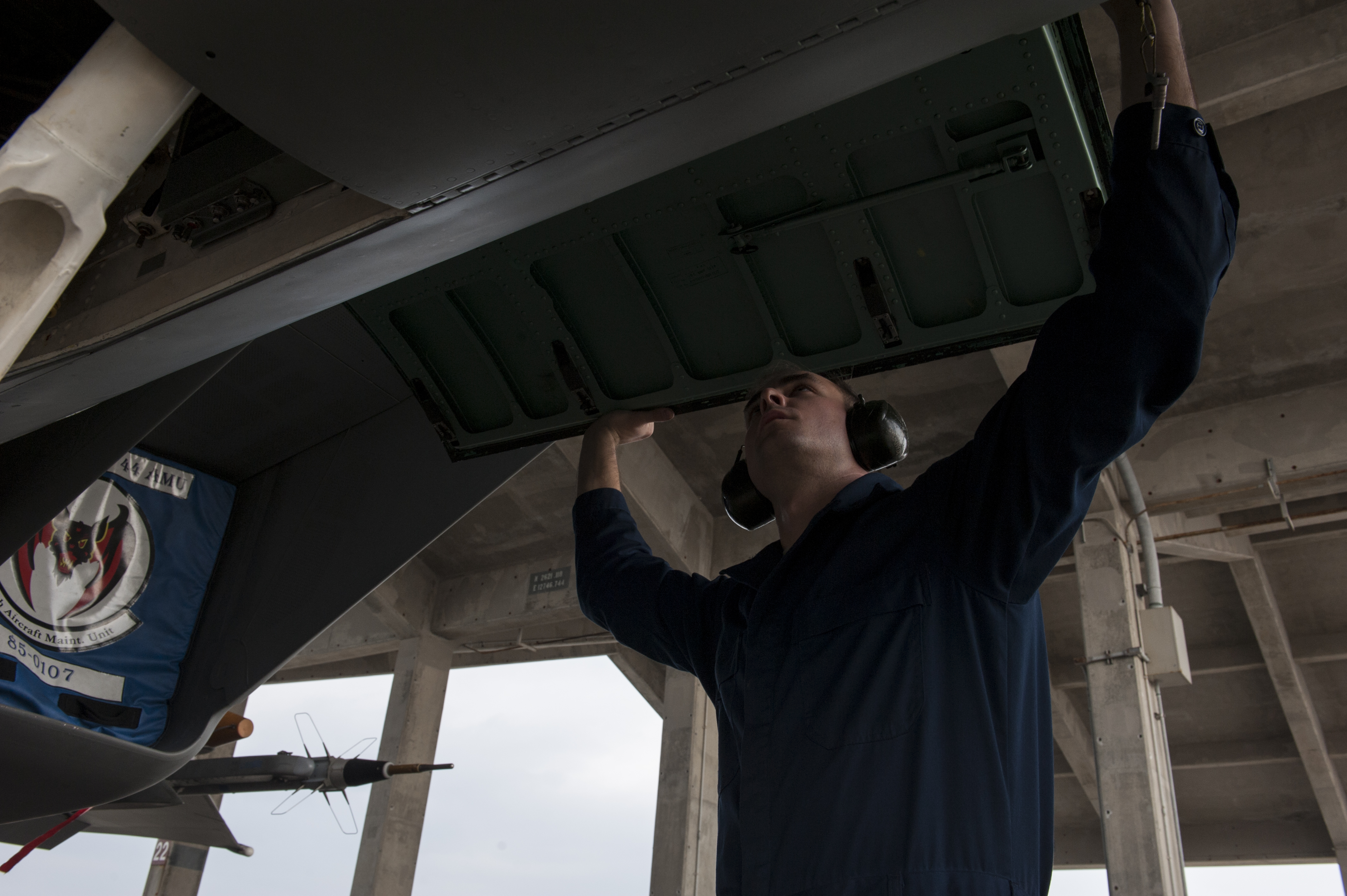 44th AMU crew chiefs keep F-15s flying > Kadena Air Base > Article Display
