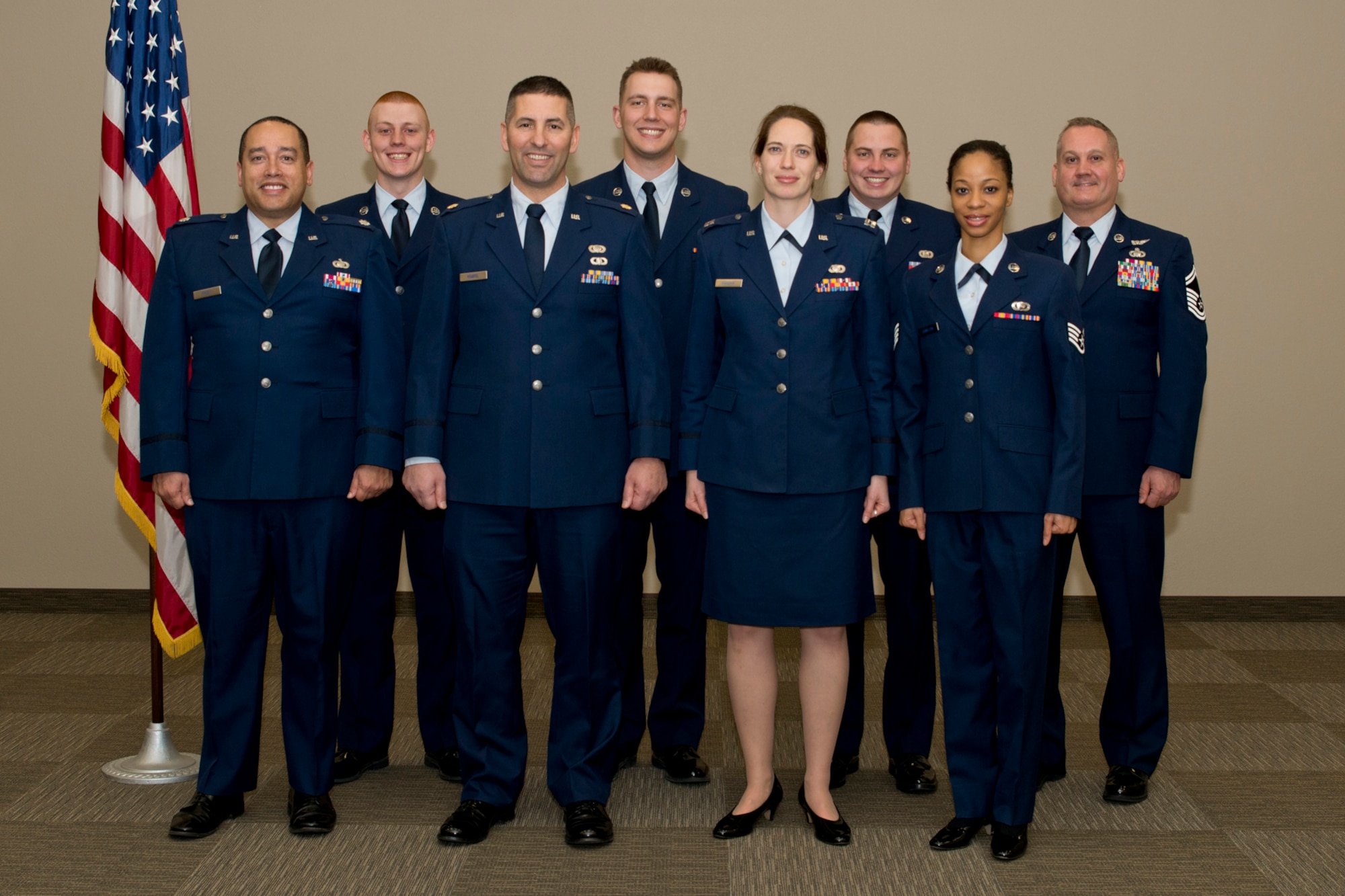 913th Intelligence Flight takes yearly historical photograph > 913th ...