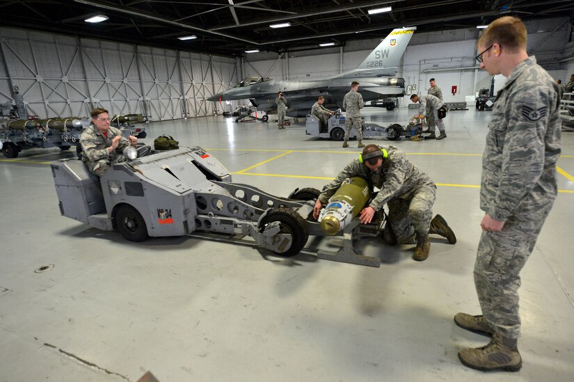Weapons load crews demonstrate combat readiness > Shaw Air Force Base ...