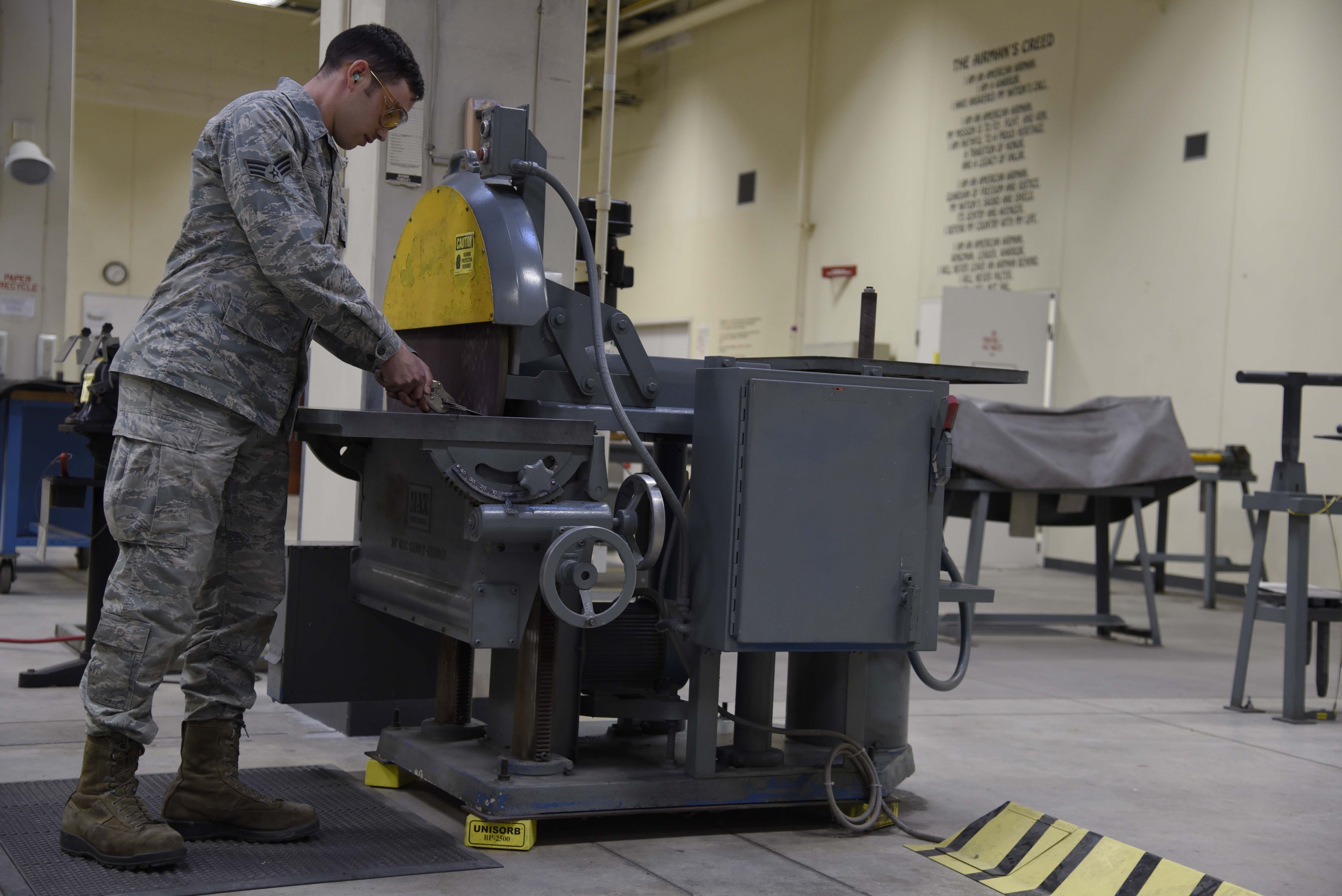 Structural maintenance crafts F-16 metals > Misawa Air Base > News