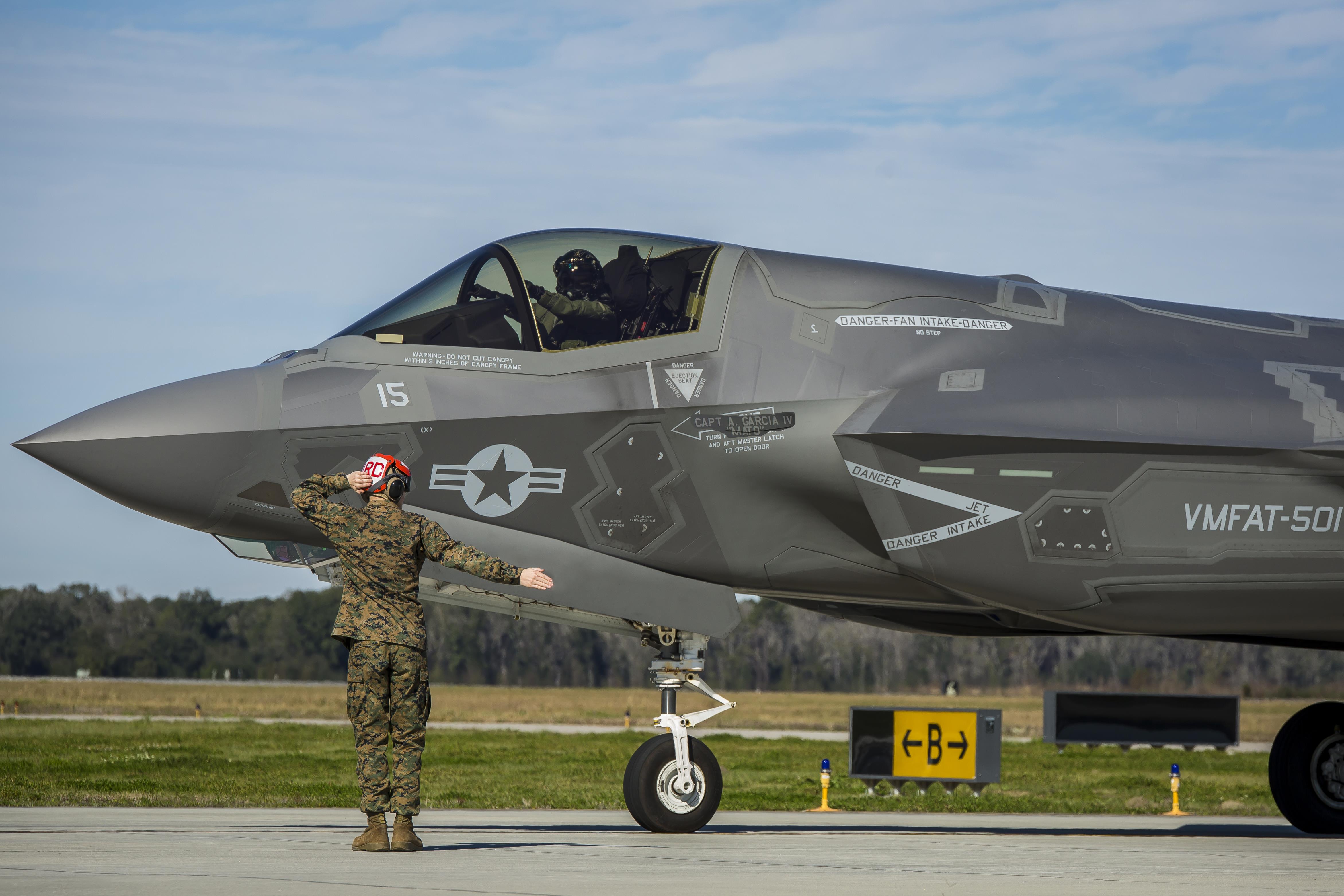 U.K. pilots begin training at VMFAT-501