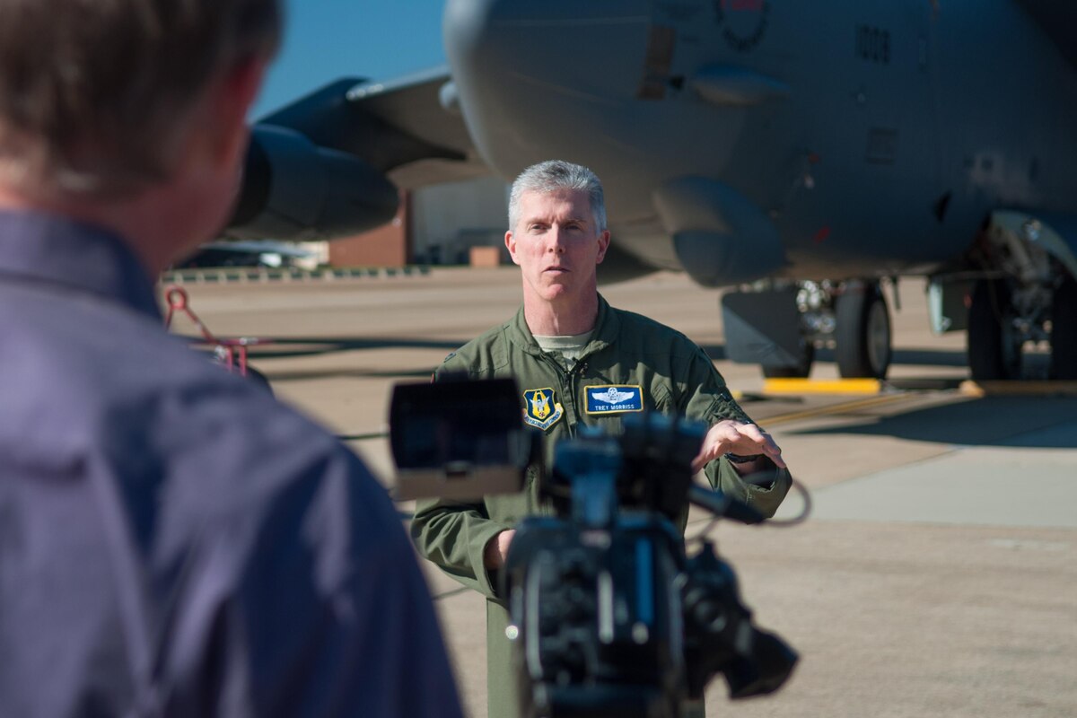 “Secret Squirrel” crewmembers reunite 25 years later > Barksdale Air ...