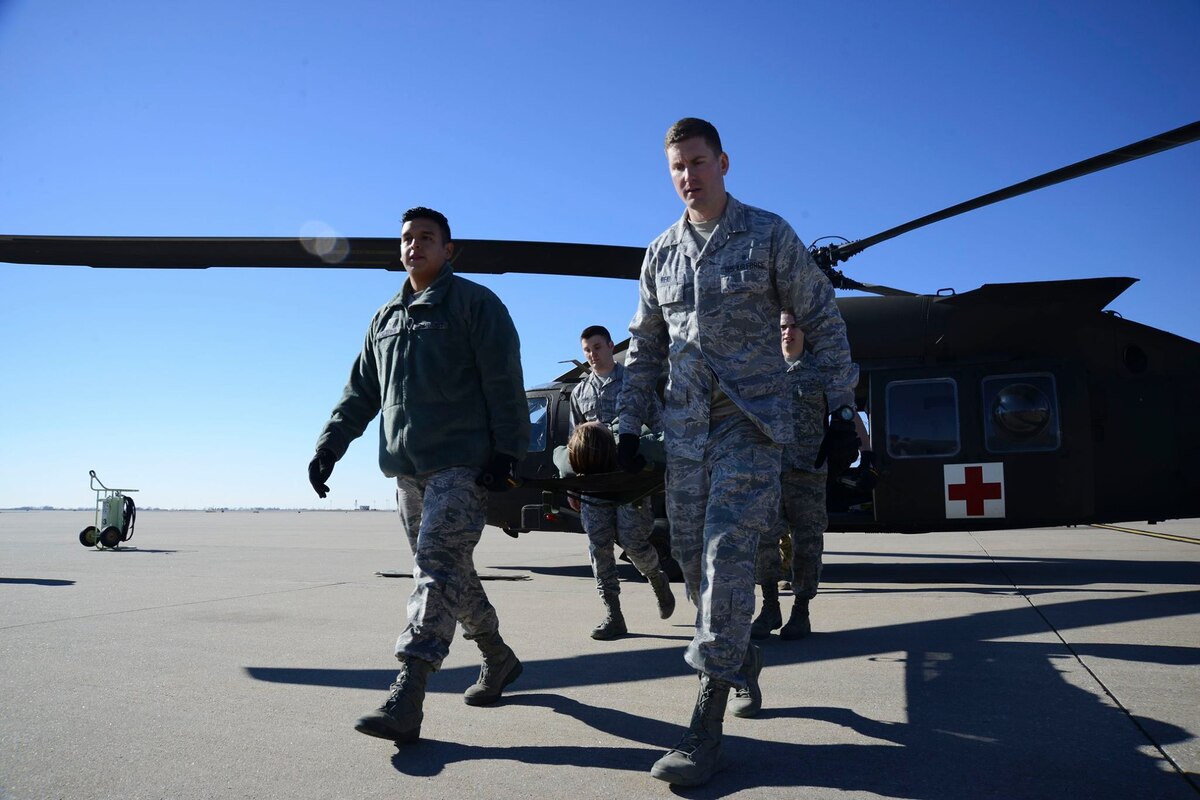 HH-60M Black Hawk medevac training > McConnell Air Force Base > News