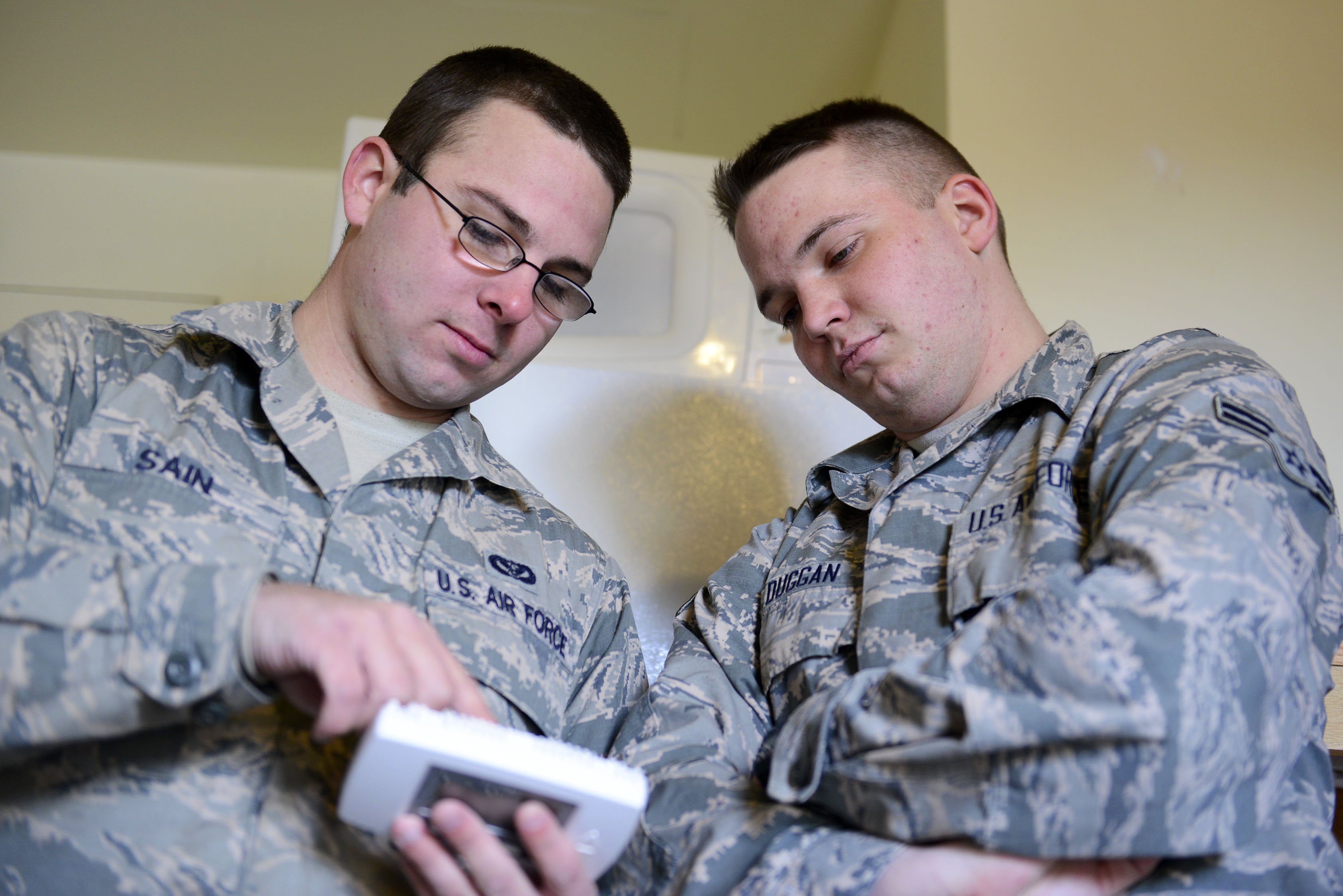 HVAC Airman undergoes thermostat training