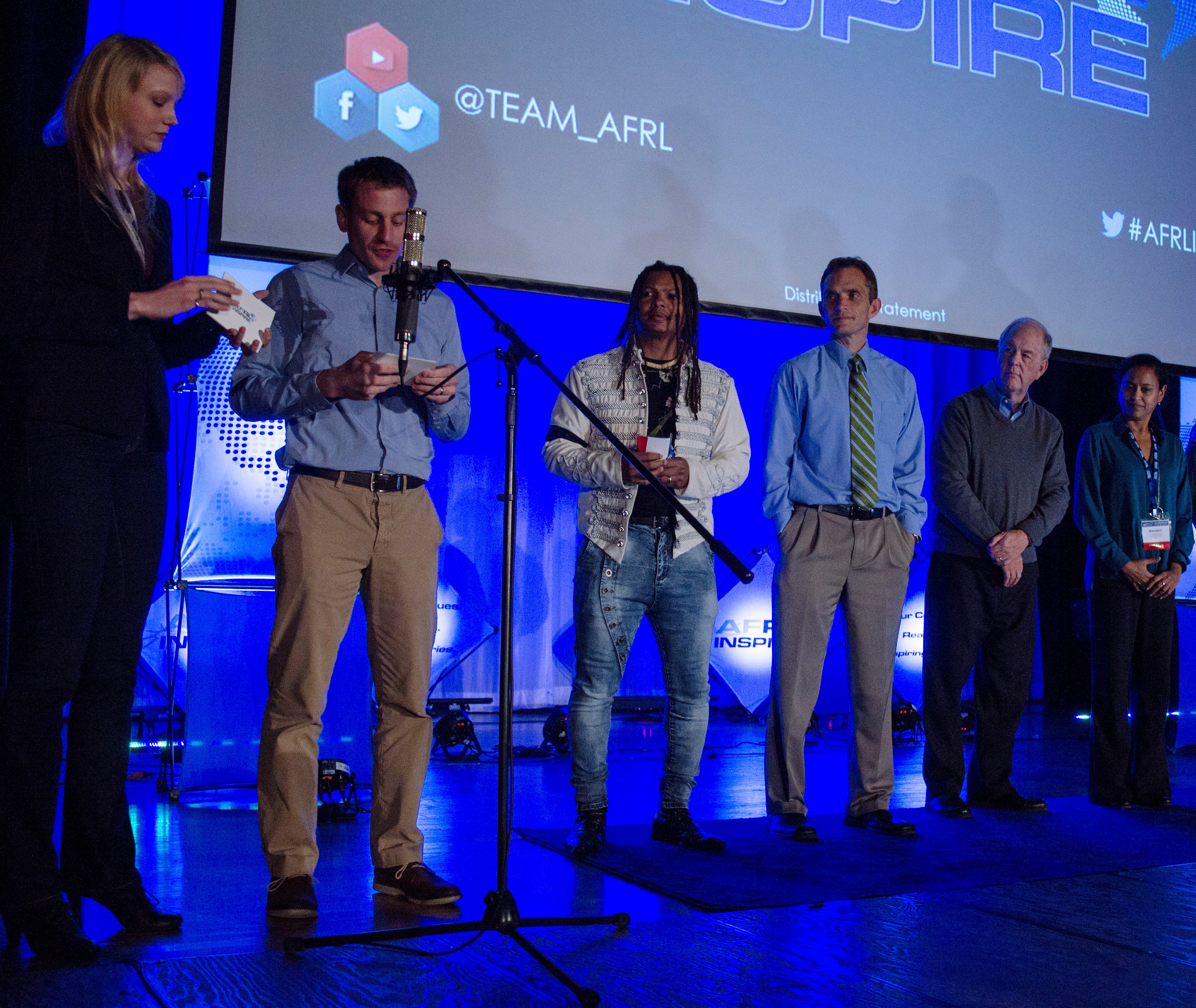 Event inspires AFRL workforce, future scientists and engineers > Air ...