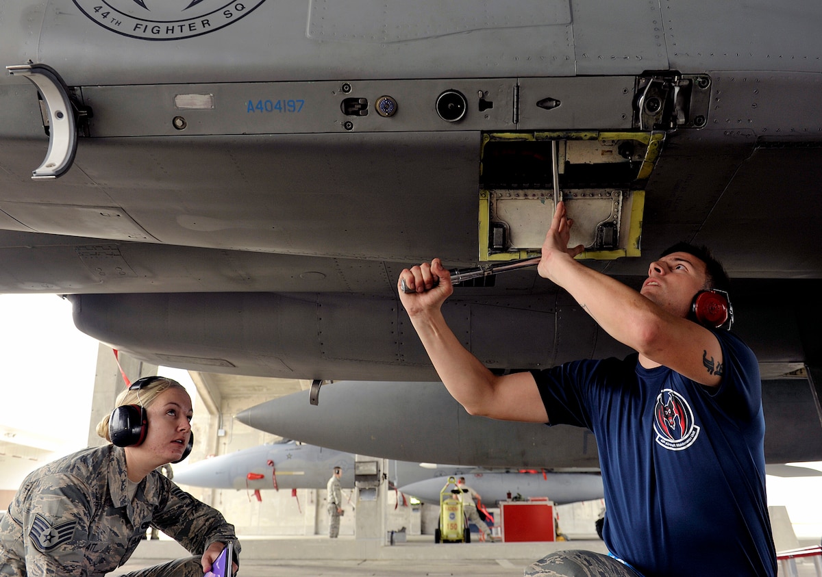18th MXG holds annual weapons load crew competition > Kadena Air Base ...