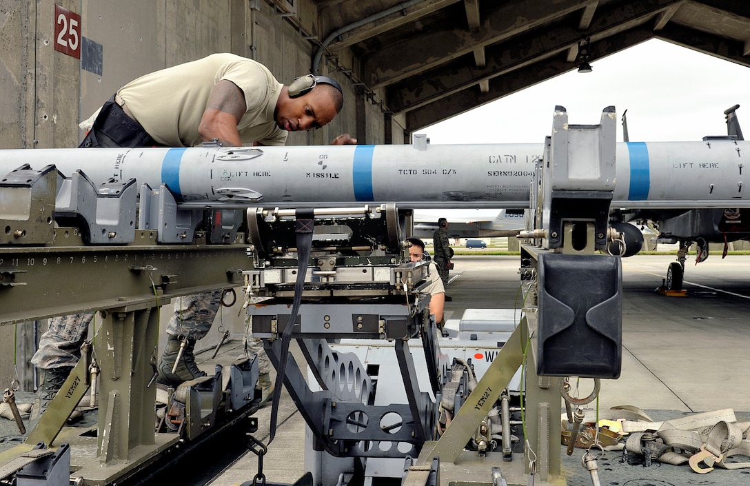 18th MXG holds annual weapons load crew competition