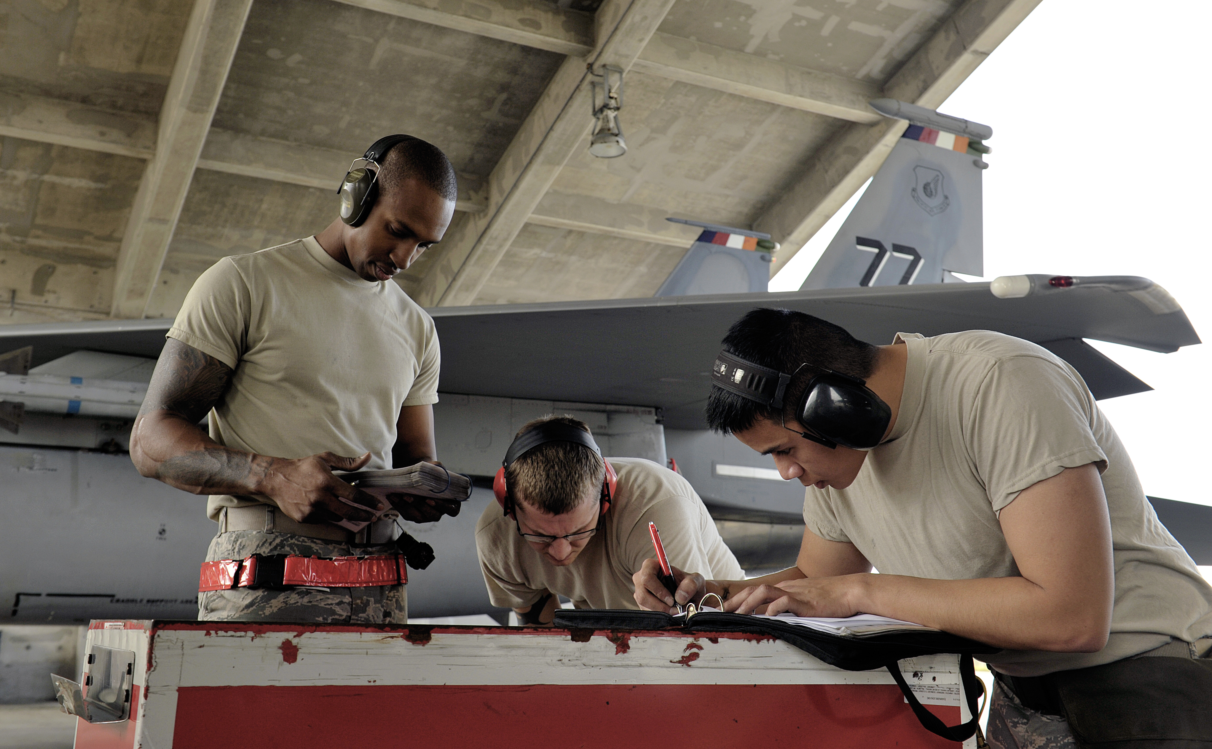 18th MXG holds annual weapons load crew competition > Kadena Air Base ...