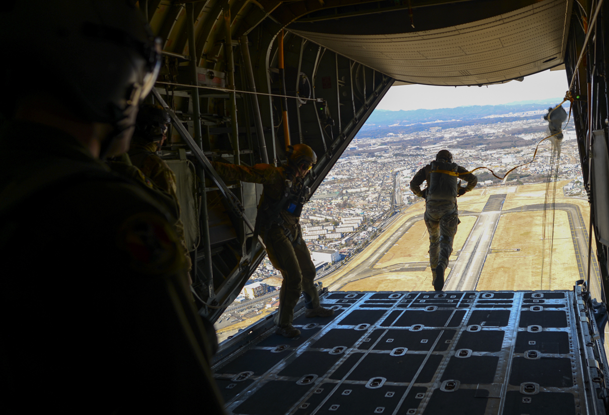 Yokota loadmasters keep drops on target > Yokota Air Base > Article Display