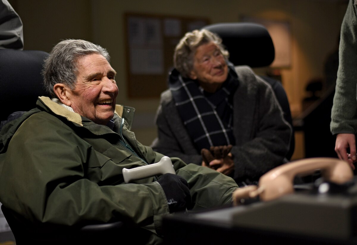 WWII bomber navigator revisits past > Royal Air Force Lakenheath ...