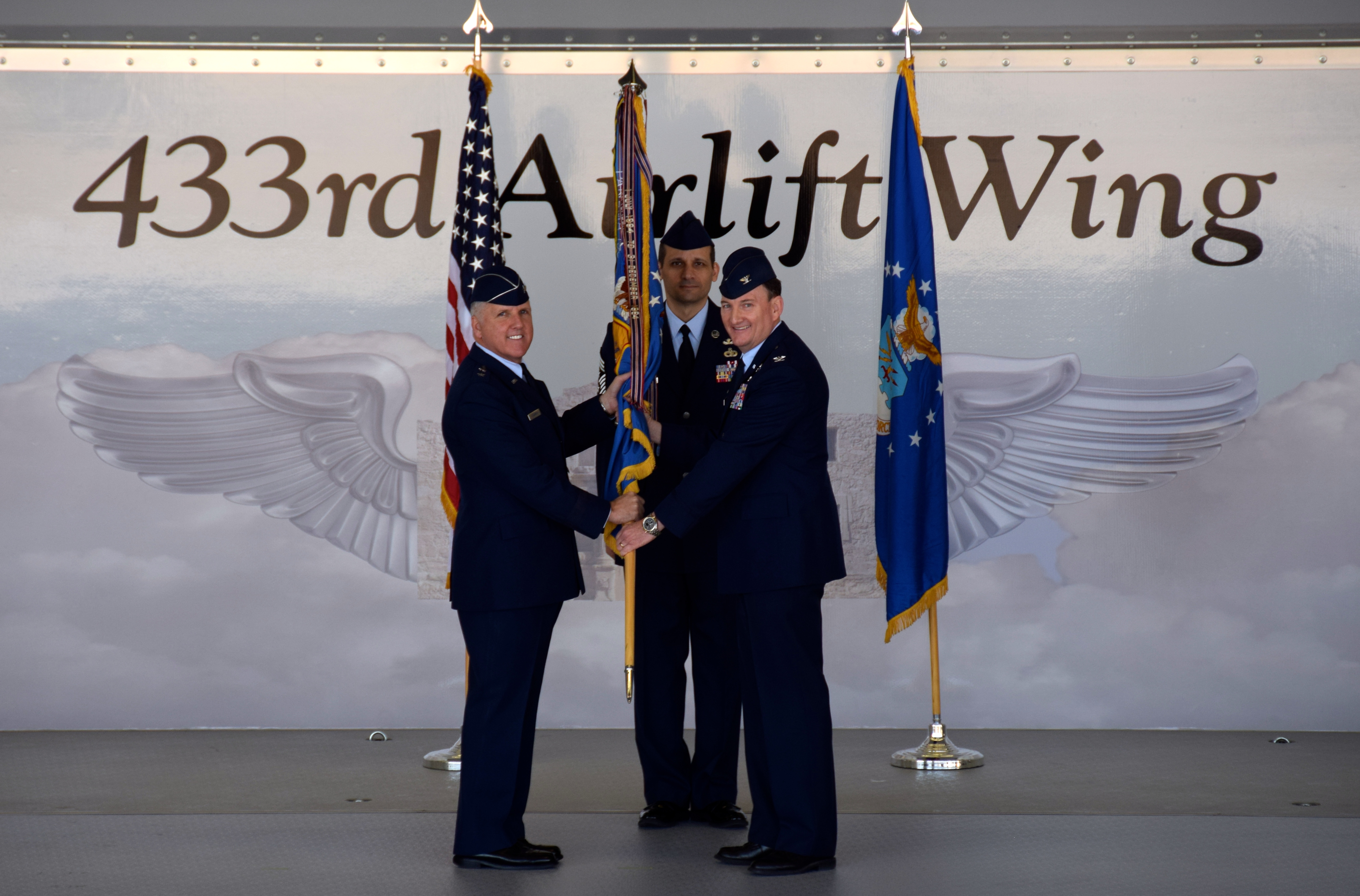 Alamo Wing welcomes new commander > 433rd Airlift Wing > Article Display