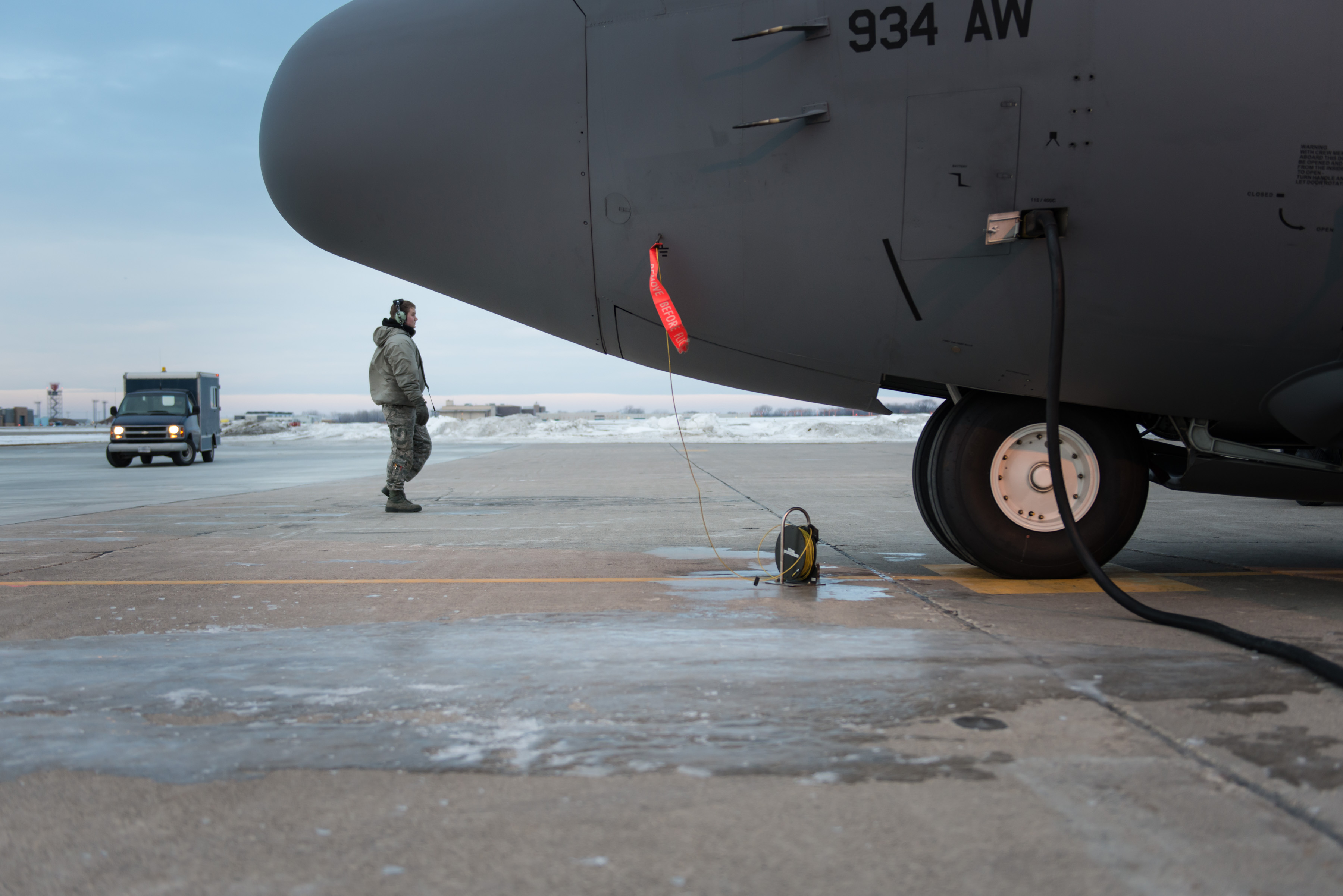 934th maintainers fight cold weather and win > Minneapolis-St Paul Air ...