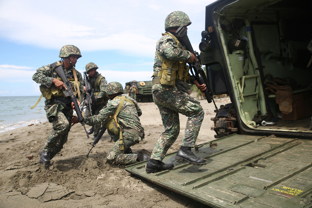 U.S. MARINES CONDUCT AMPHIBIOUS EXERCISE WITH PHILIPPINE MARINE CORPS ...