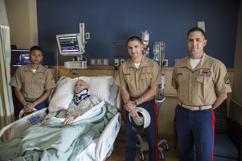 Recruiting Station Denver Marines visit local veteran > Marine Corps ...