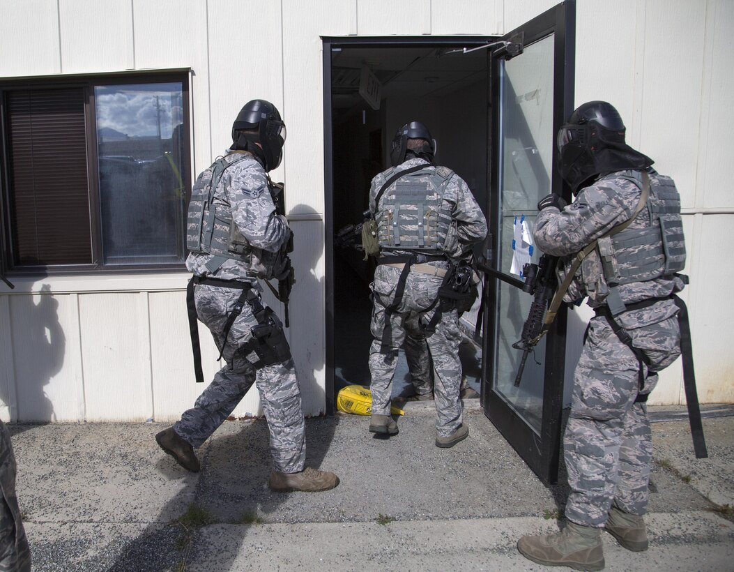 673d Security Forces Squadron conducts high risk response training