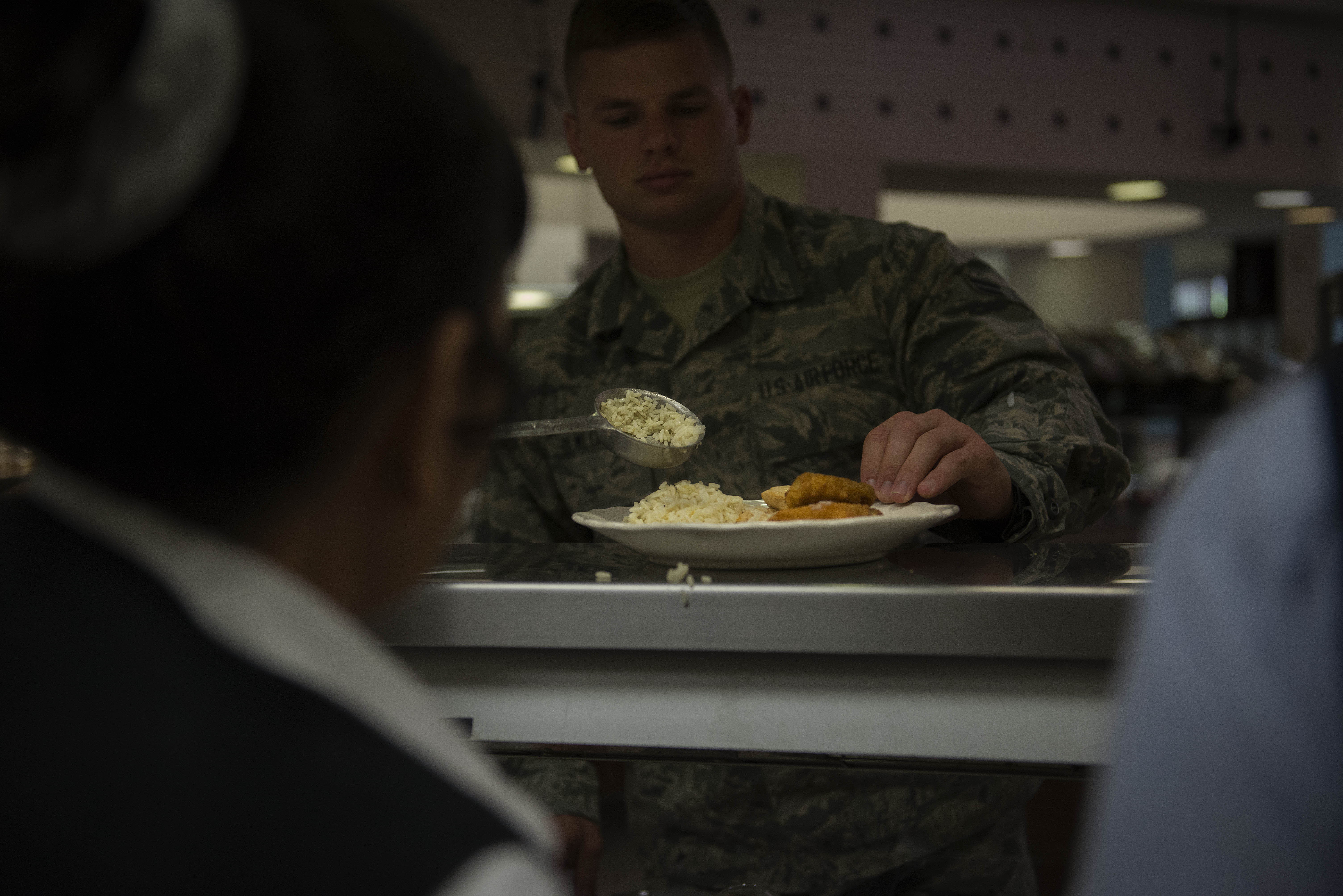 Serving Scott’s dining needs > Scott Air Force Base > Article Display