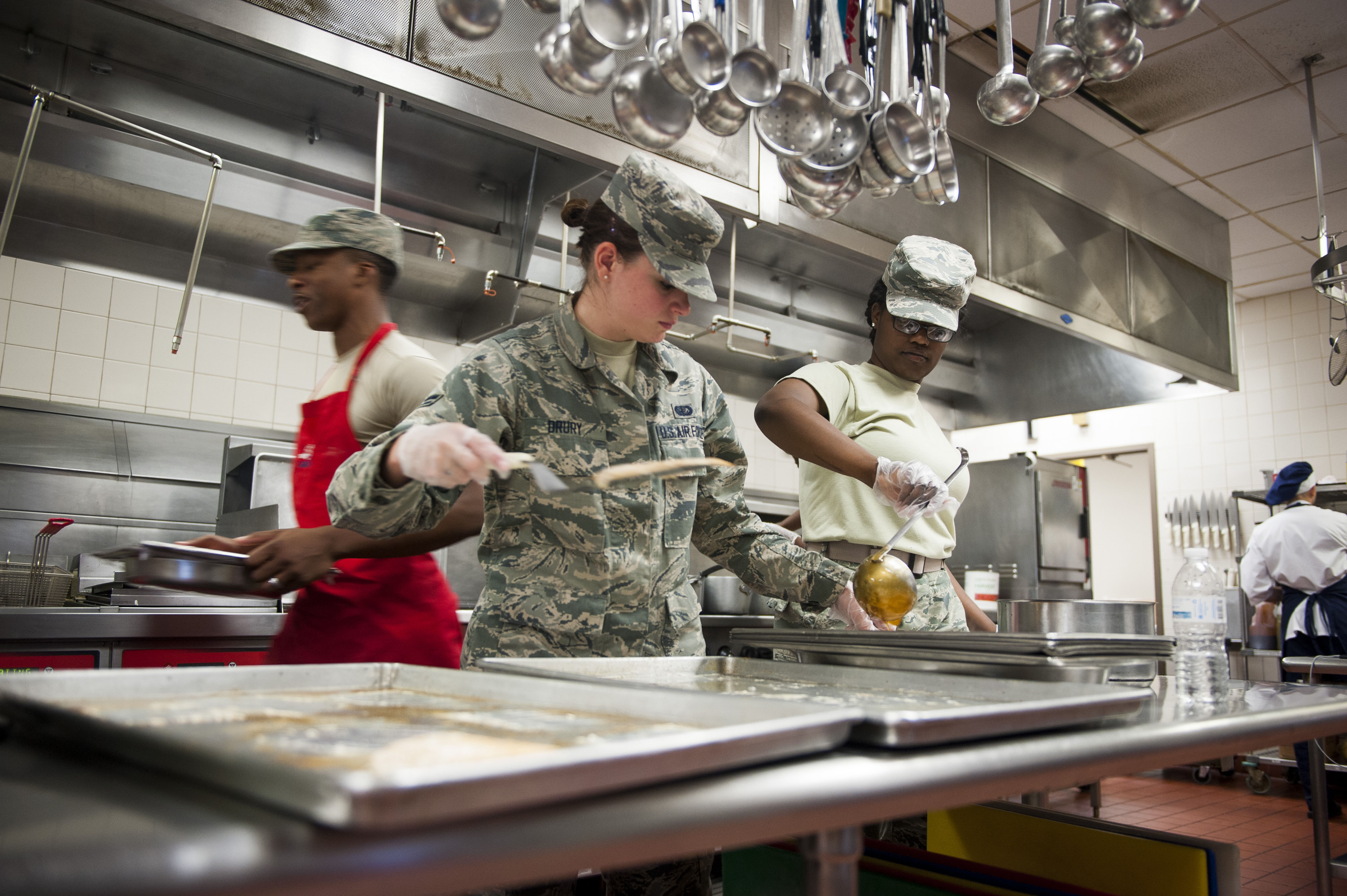 Serving Scott’s dining needs > Scott Air Force Base > Article Display