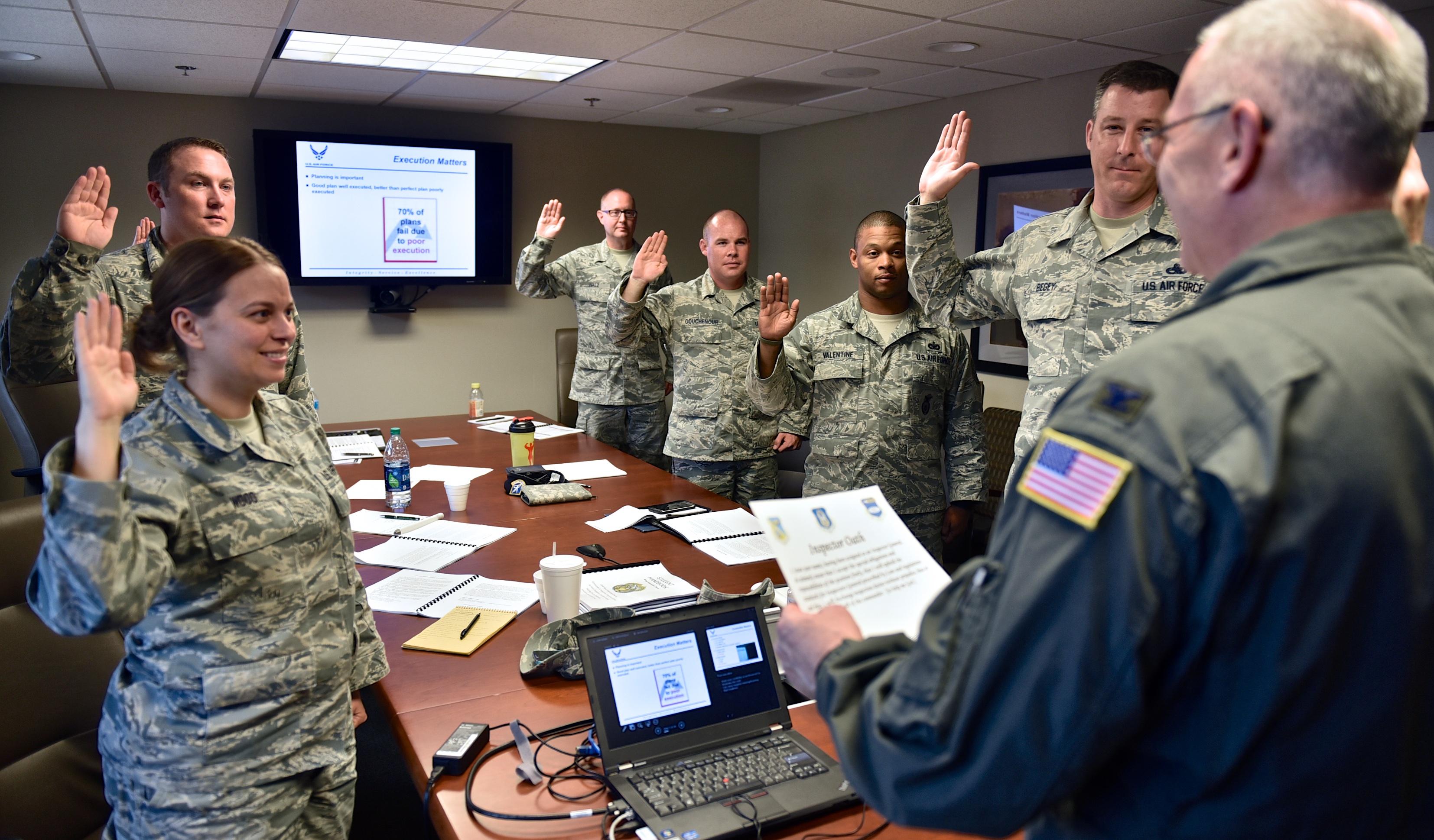 Inspectors recite oath > 932nd Airlift Wing > Article Display
