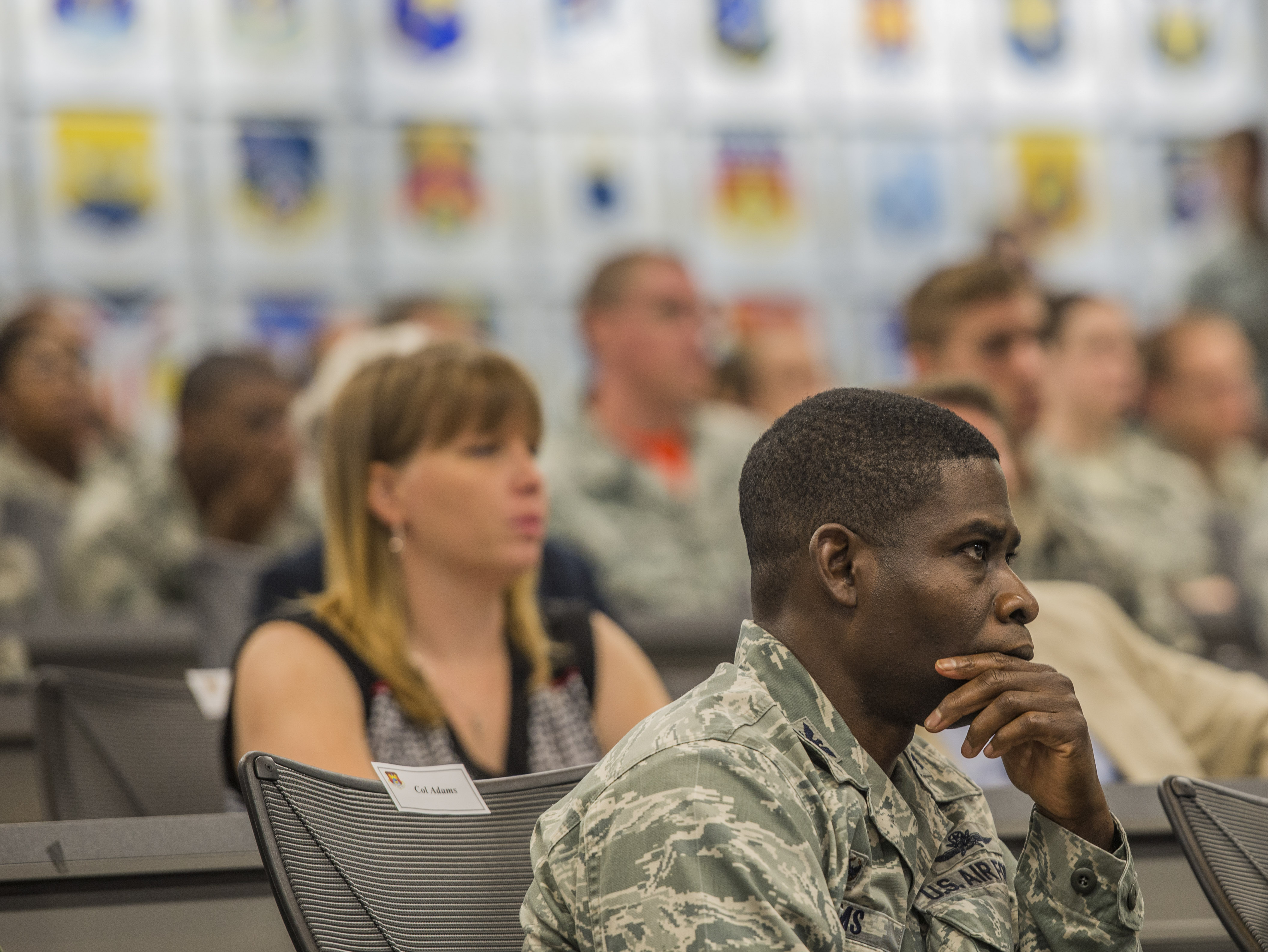 Scott honors former U.S. Sen. Dixon > Scott Air Force Base > Article ...