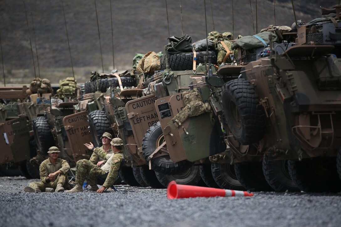 HMAS Canberra offloads troops to Island of Hawaii